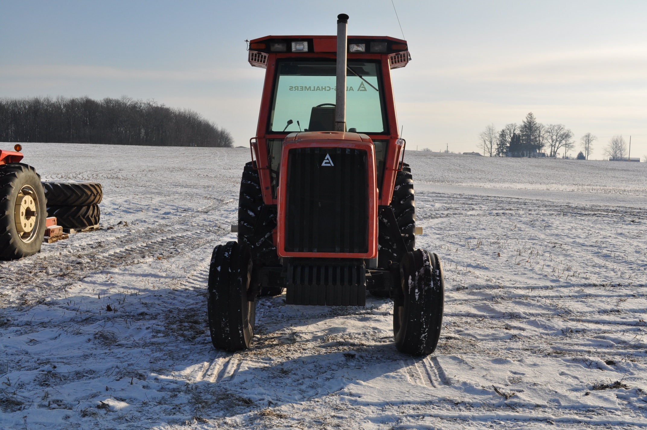 1982 Allis Chalmers 8010 tractor, 8128 hrs, Cab, 2WD, 18.4R38 rear ...