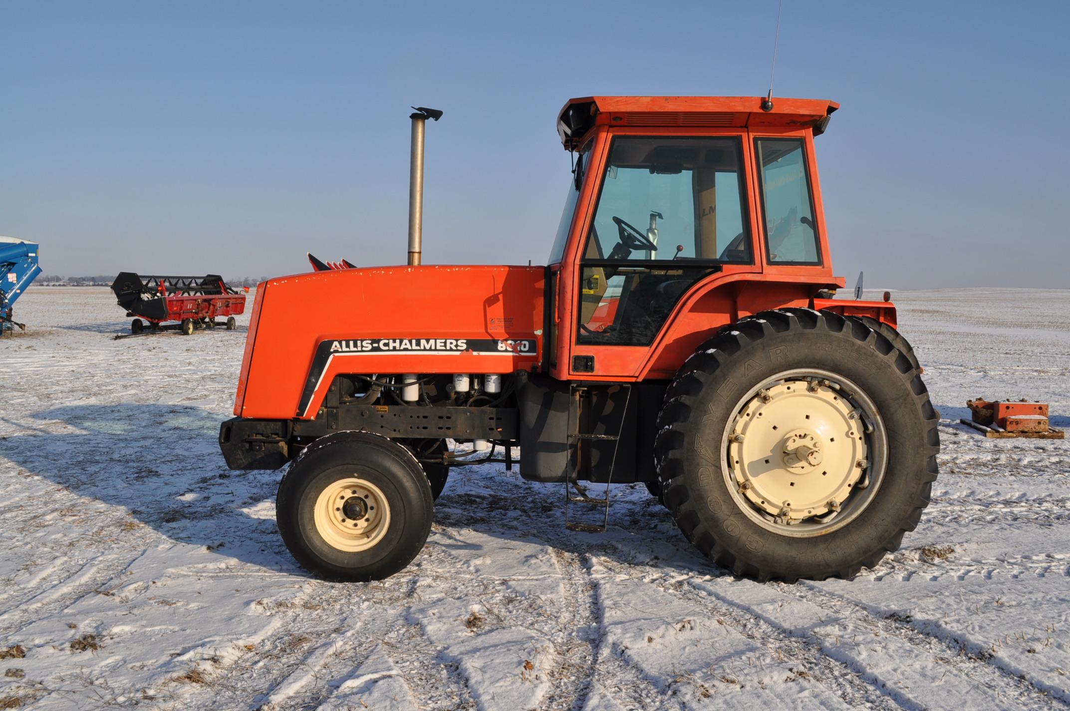 1982 Allis Chalmers 8010 tractor, 8128 hrs, Cab, 2WD, 18.4R38 rear ...