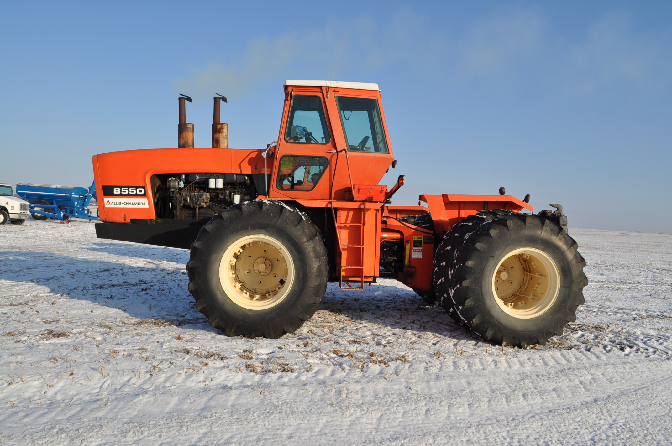 1979 Allis Chalmers 8550 tractor, 4568 hrs, 4WD, 24.5-32 tires with ...