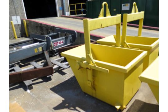 { Option of lots: 115,116,117,118 } DUMPING CRANE HOPPER, 1 cu. yd.