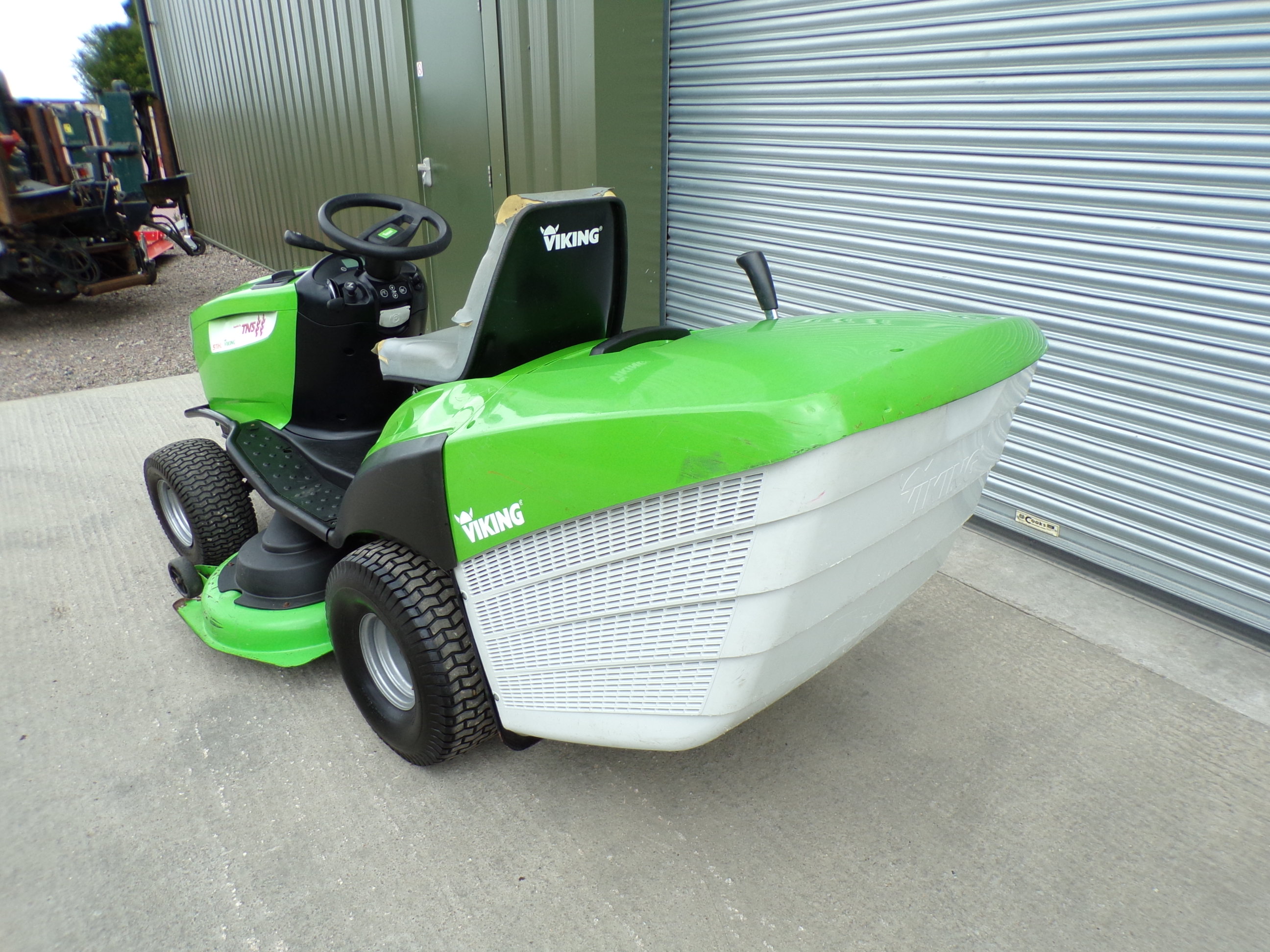 VIKING MT6127ZL RIDE ON MID ROTARY MOWER COLLECTOR YEAR 2010.HOURS 238 ...