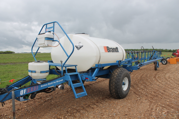 Brandt QF 1000 sprayer, 90ft, 800 gal poly tank, c/w hyd drive pump ...