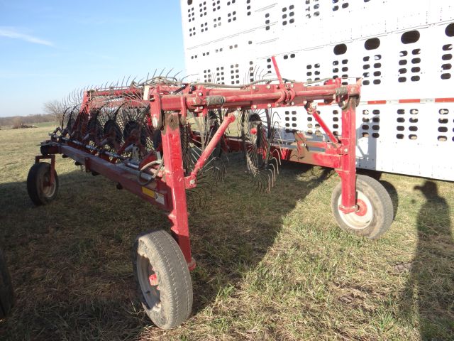 Case IH WRX301 Rake 12 Wheel, High Capacity, Hyd Fold