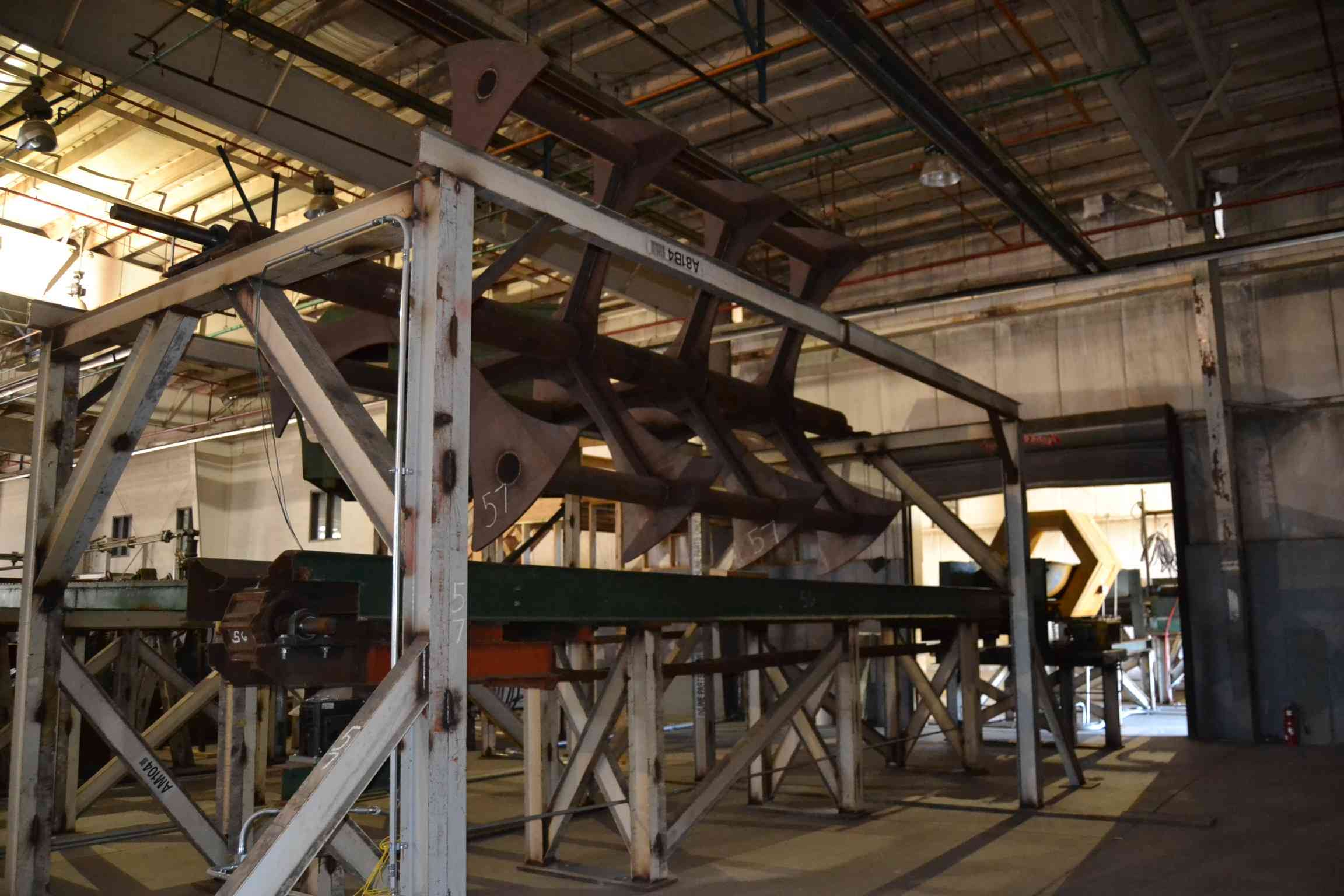 OVERHEAD ROTARY LOG KICKERS W/STEEL SUPPORT; NO DRIVE