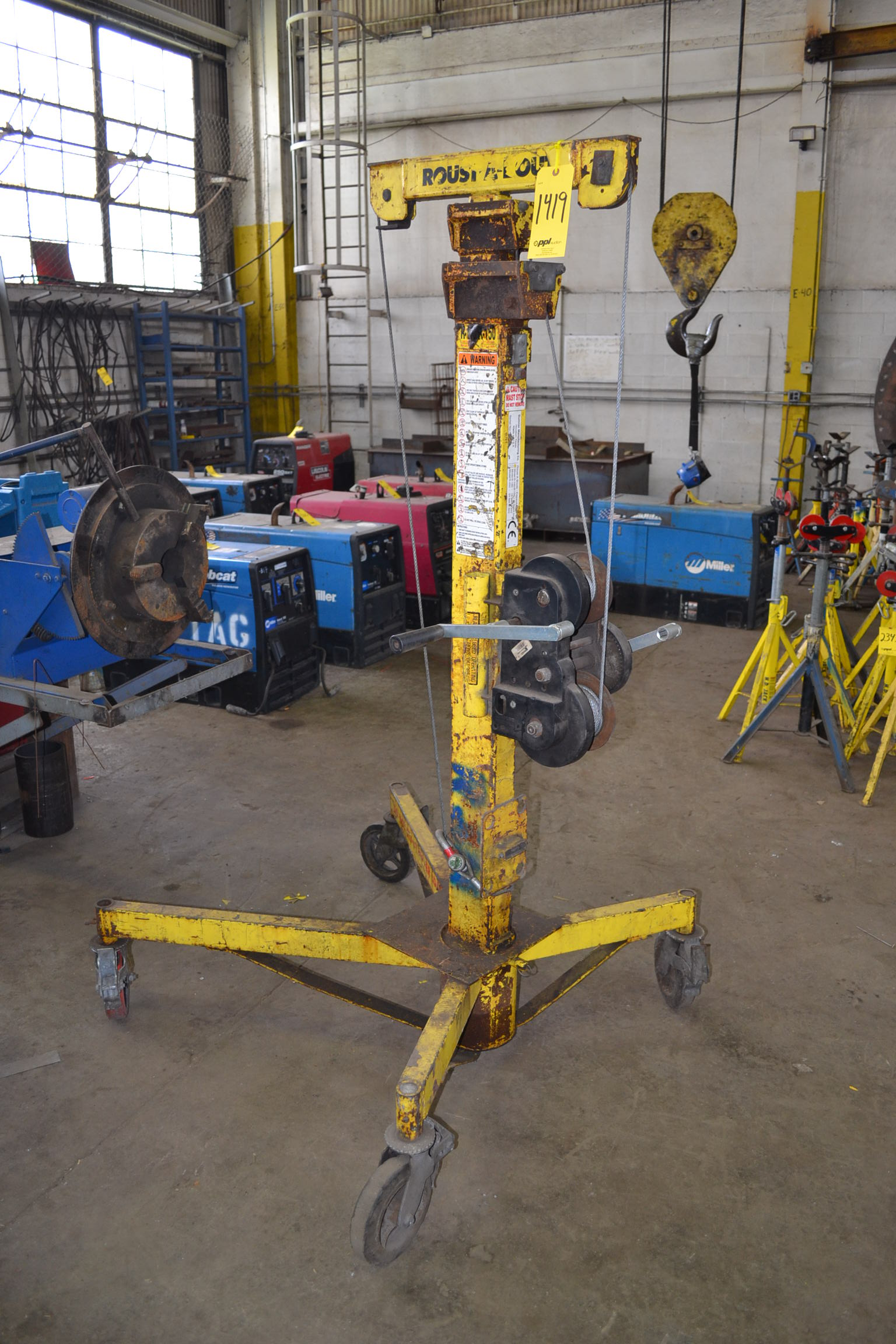 Sumner R-100 15 ft. Roust-A-Bout Lift