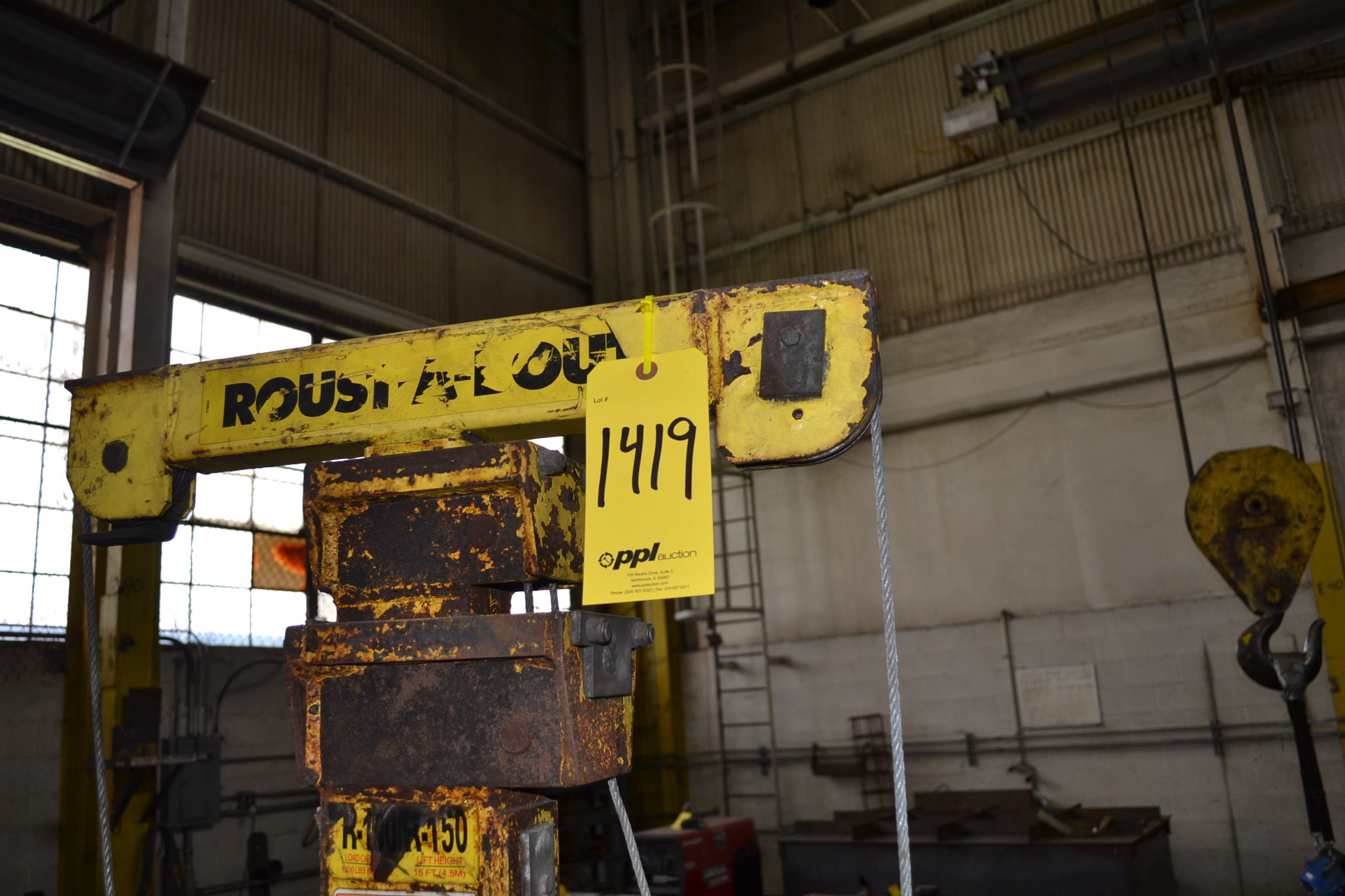 Sumner R-100 15 ft. Roust-A-Bout Lift