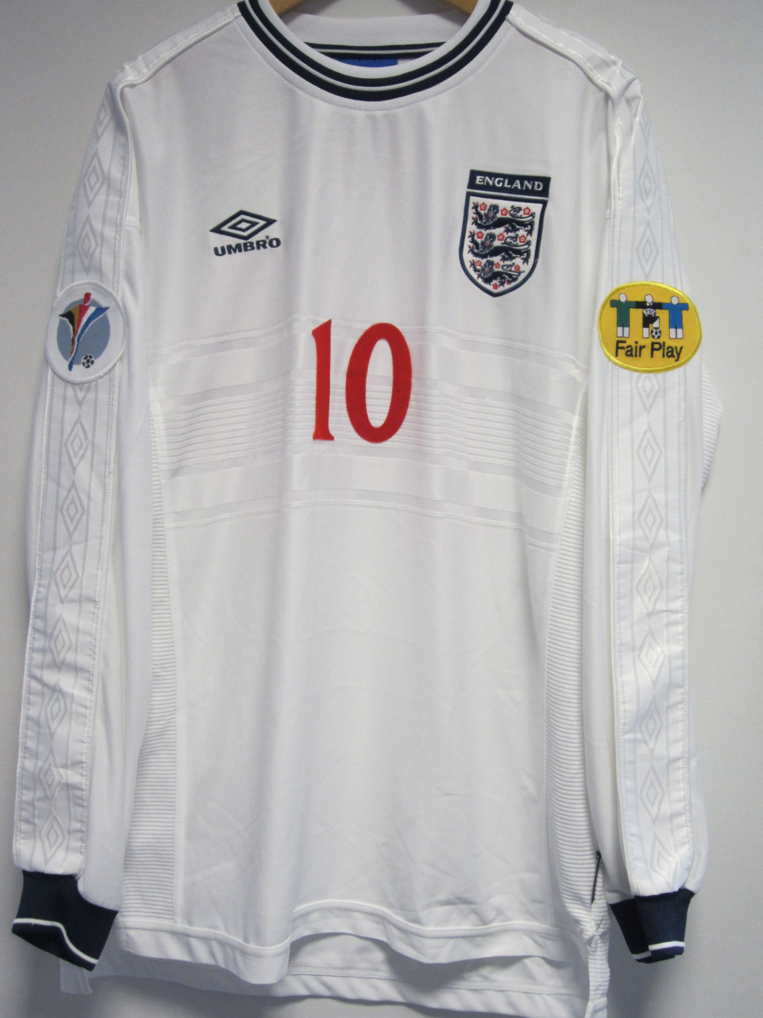 MICHAEL OWEN ENGLAND SHIRT A white long sleeve player issue England ...