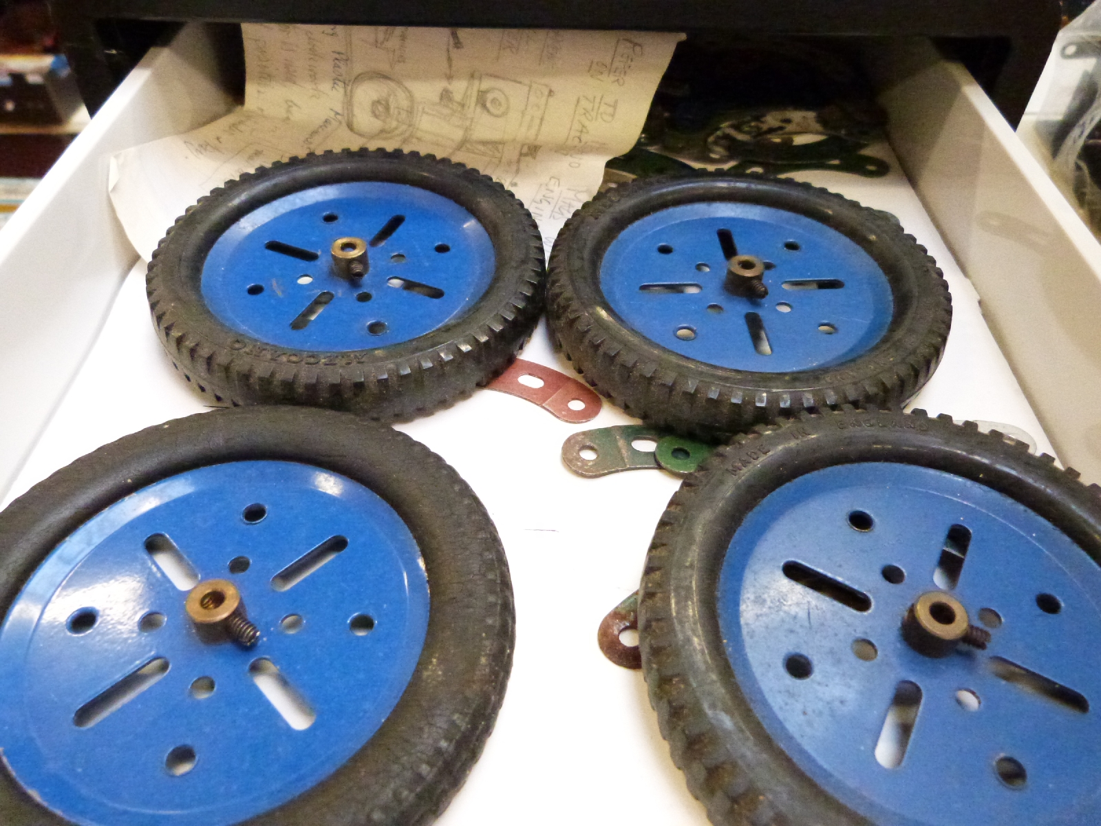 A very large quantity of loose Meccano including wheels, gears, pulleys ...