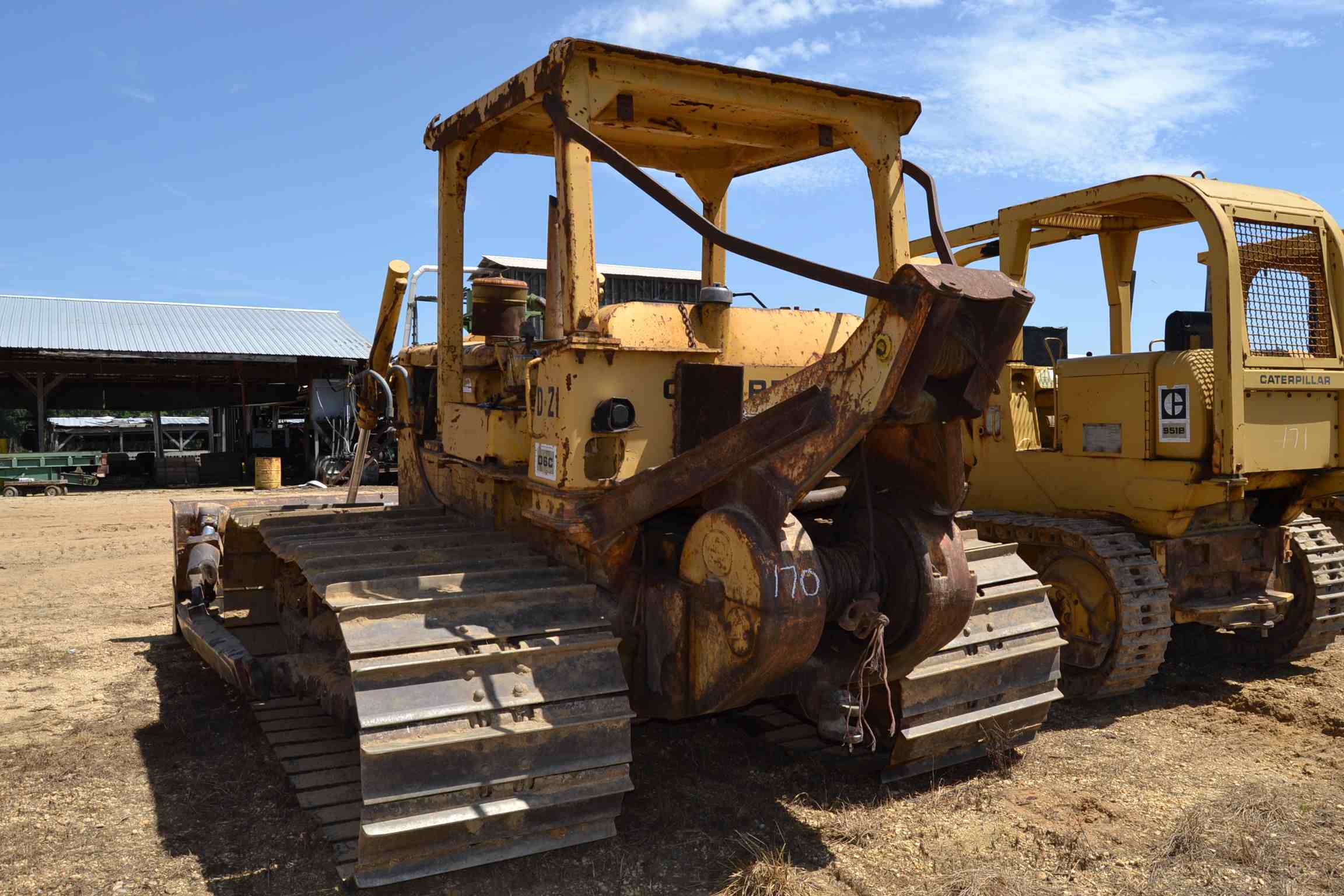 1973 CAT D6C DOZER W/CARGO F-50 WINCH; W/LOG ARCH; W/HYDRAULIC TILT ...