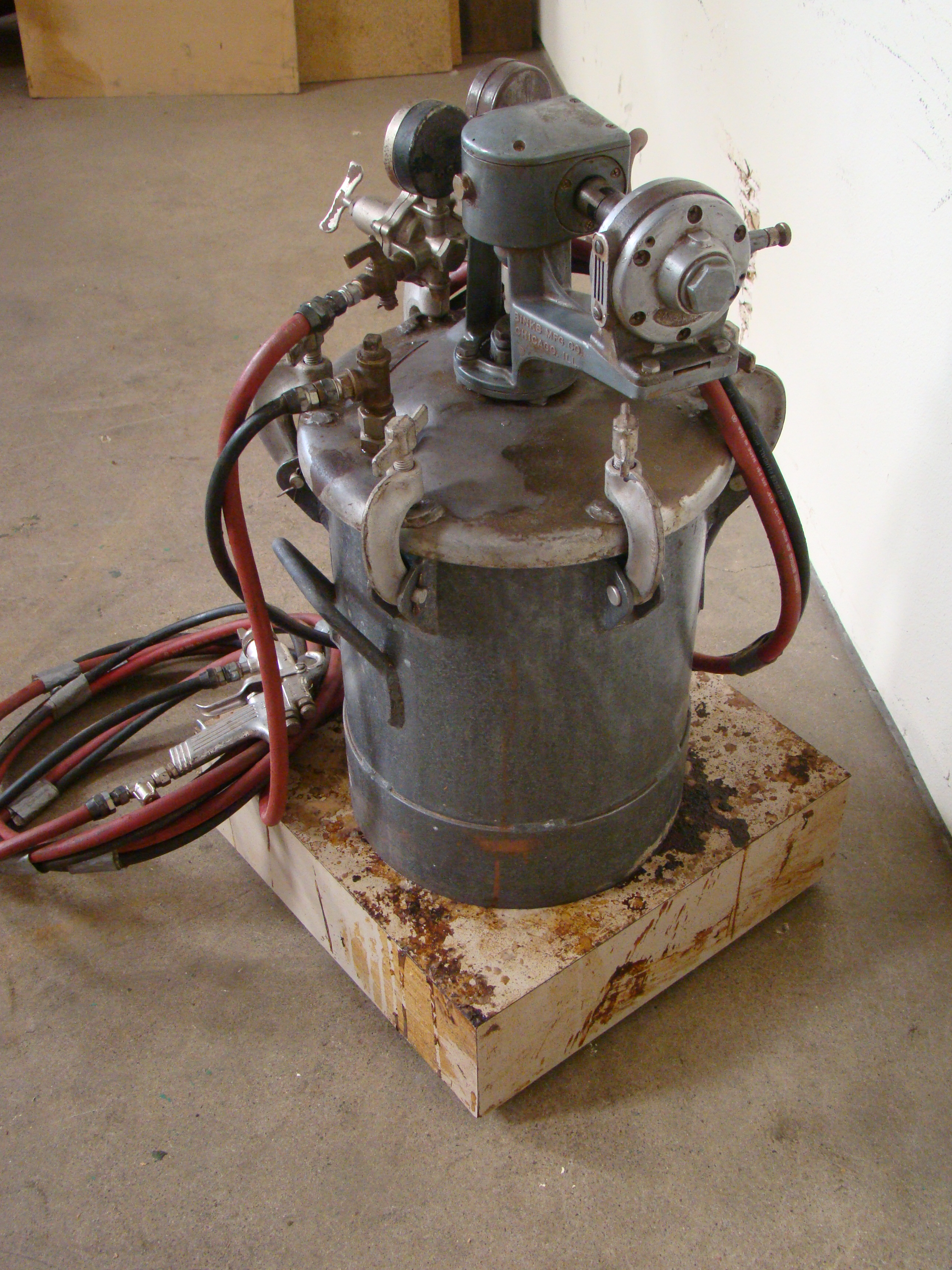 Binks Pressure 5 gallon Spray Pot w/ Binks Spray Gun Model #Q Type D ...