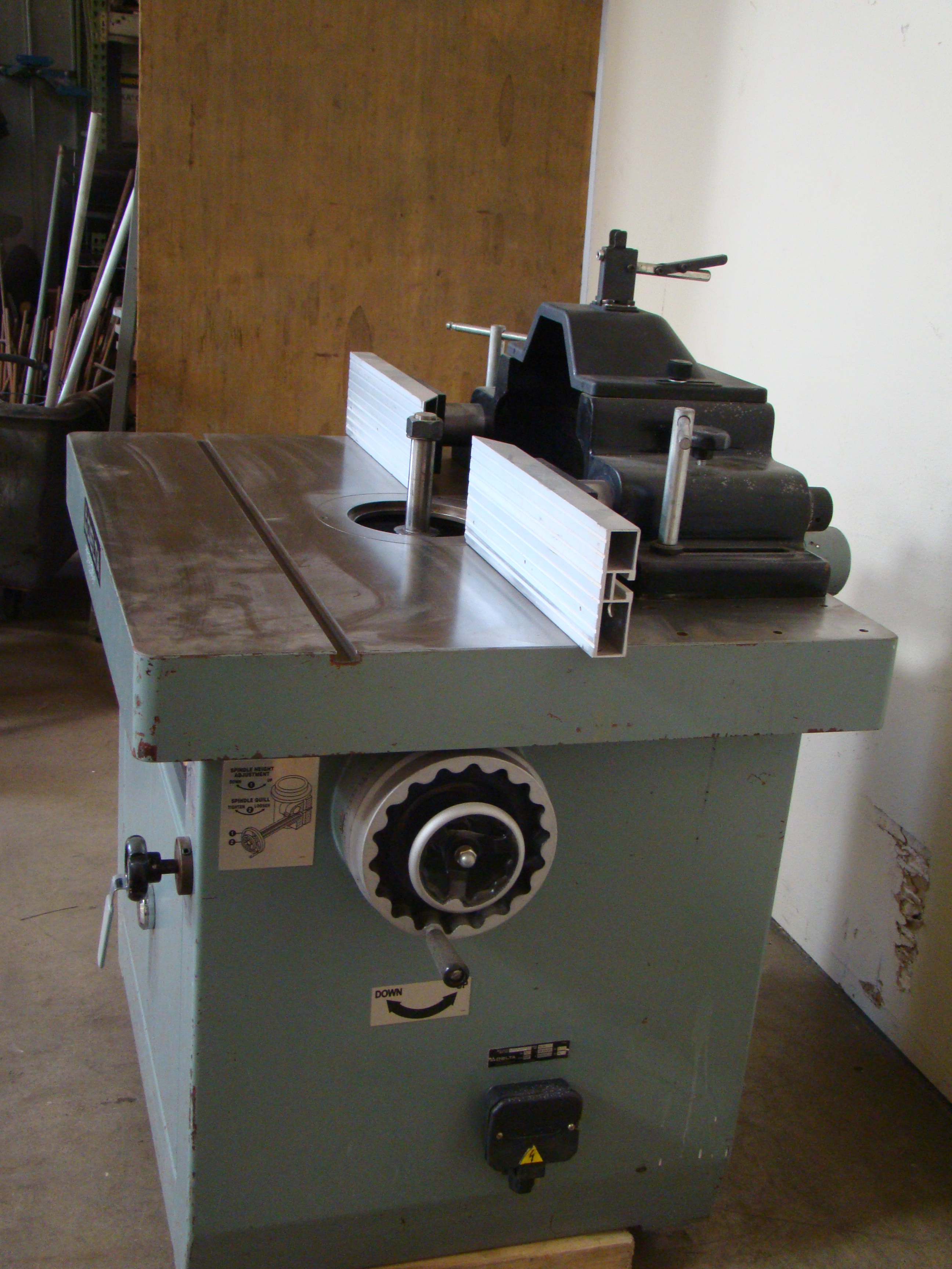Delta Wood Shaper 43-791 5 speed 1-1/4" Spindle 7.5 HP 200-220/440 Volt 3PH