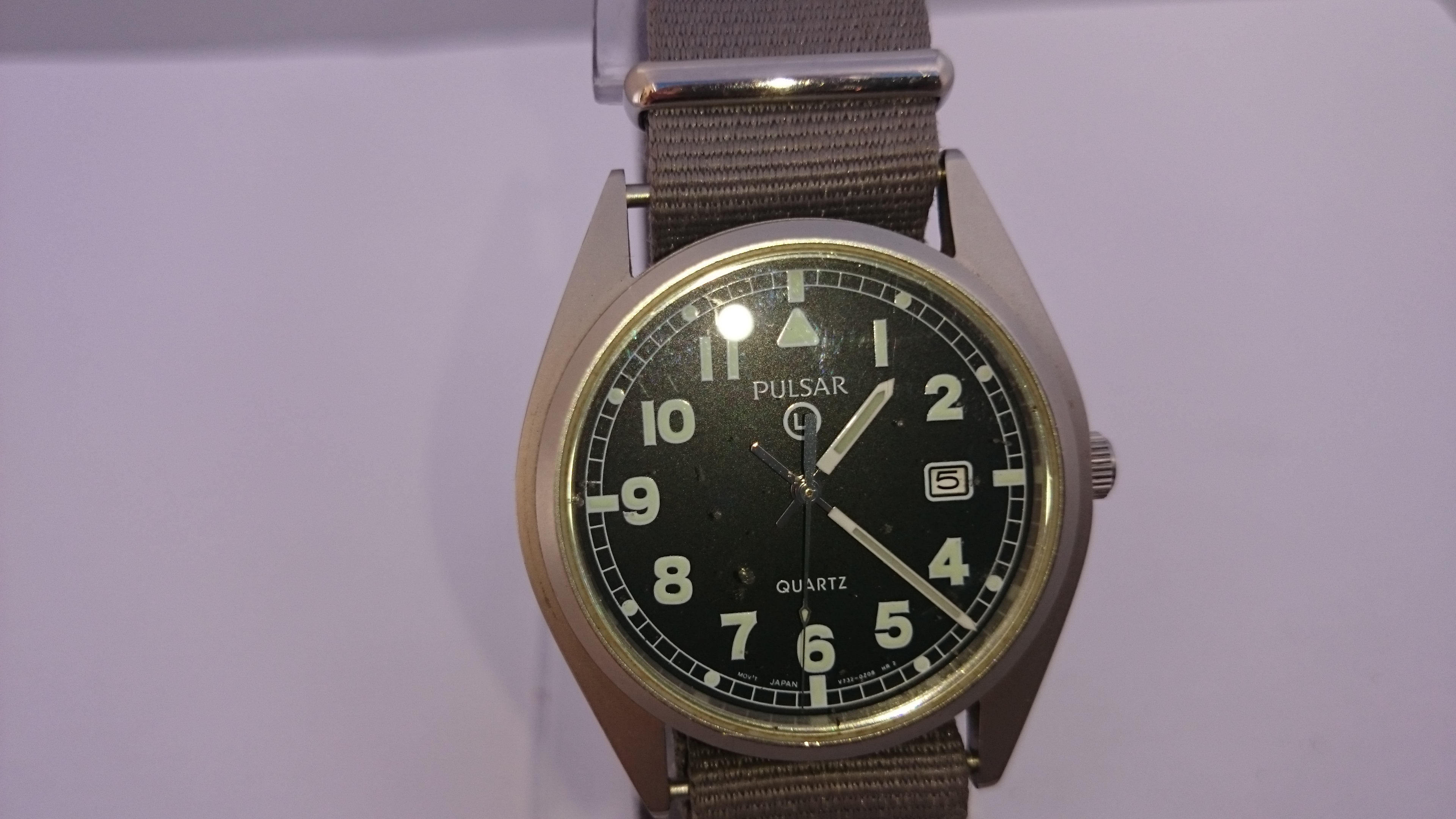 BRITISH ISSUED MILITARY G10 PULSAR WATCH WITH MILITARY STRAP, KEEPING TIME