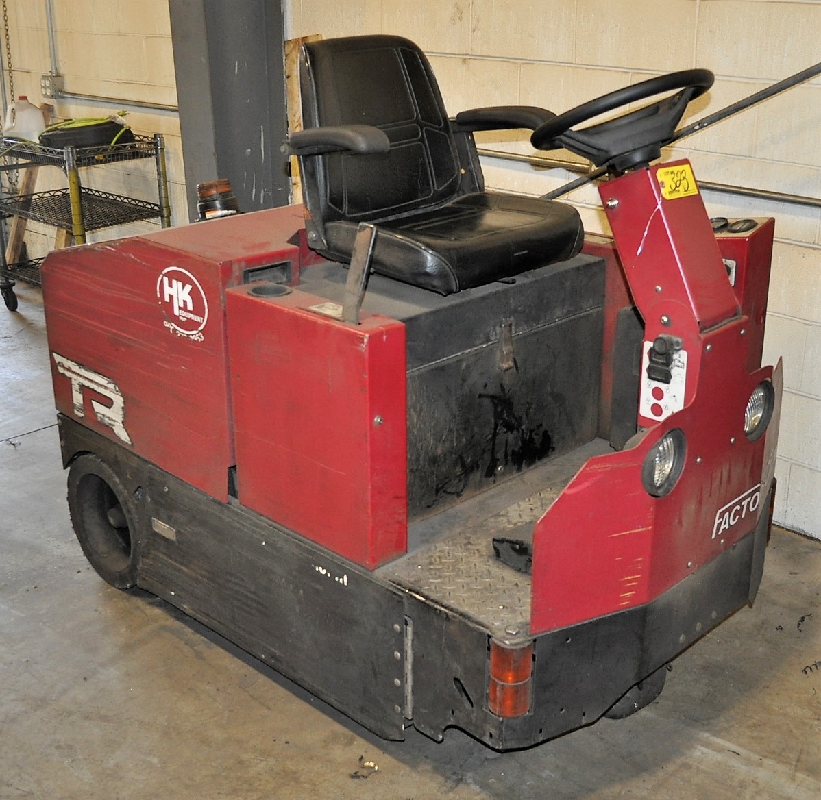 FACTORY CAT TR BATTERY POWERED FLOOR SWEEPER, WITH BUILT-IN CHARGER