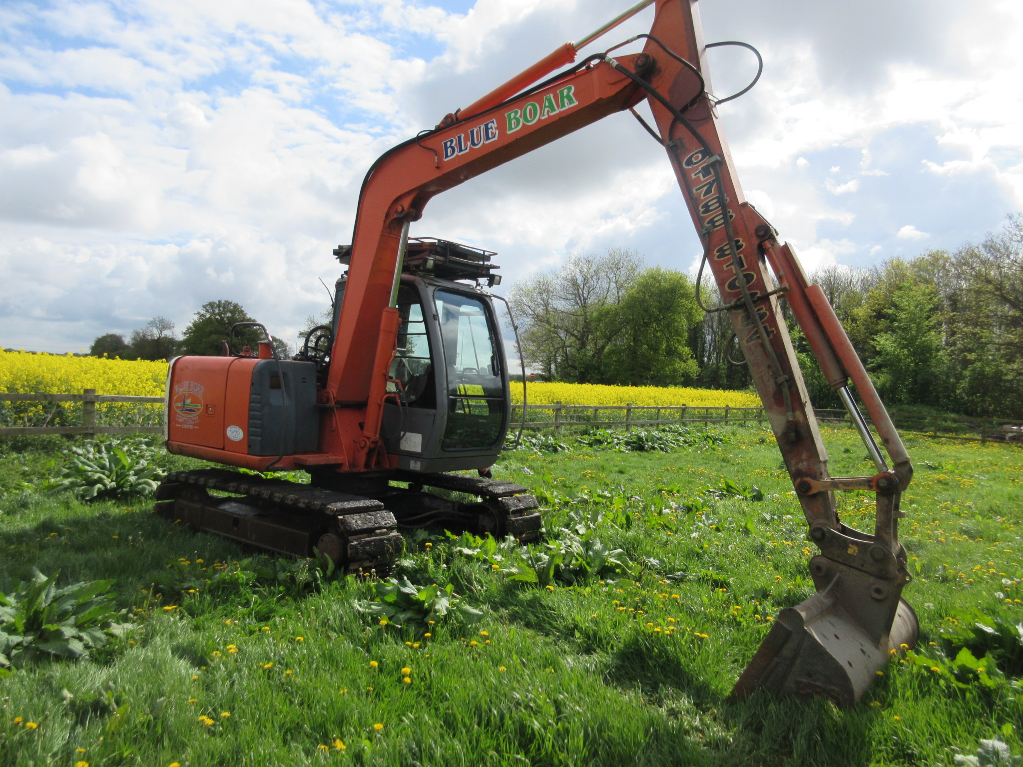 Hitachi ZX70 7tonne 360 degree tracked excavator. Fitted with extended ...