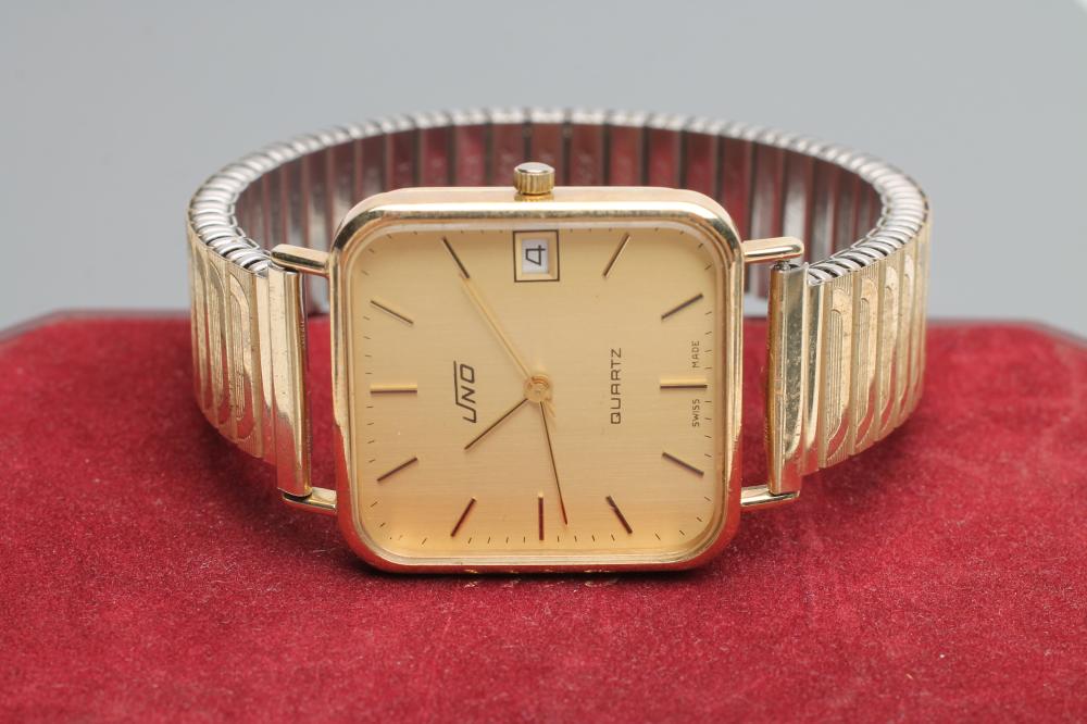A GENTLEMAN'S 9CT GOLD "UNO" WRISTWATCH, the rounded square matt gilt ...