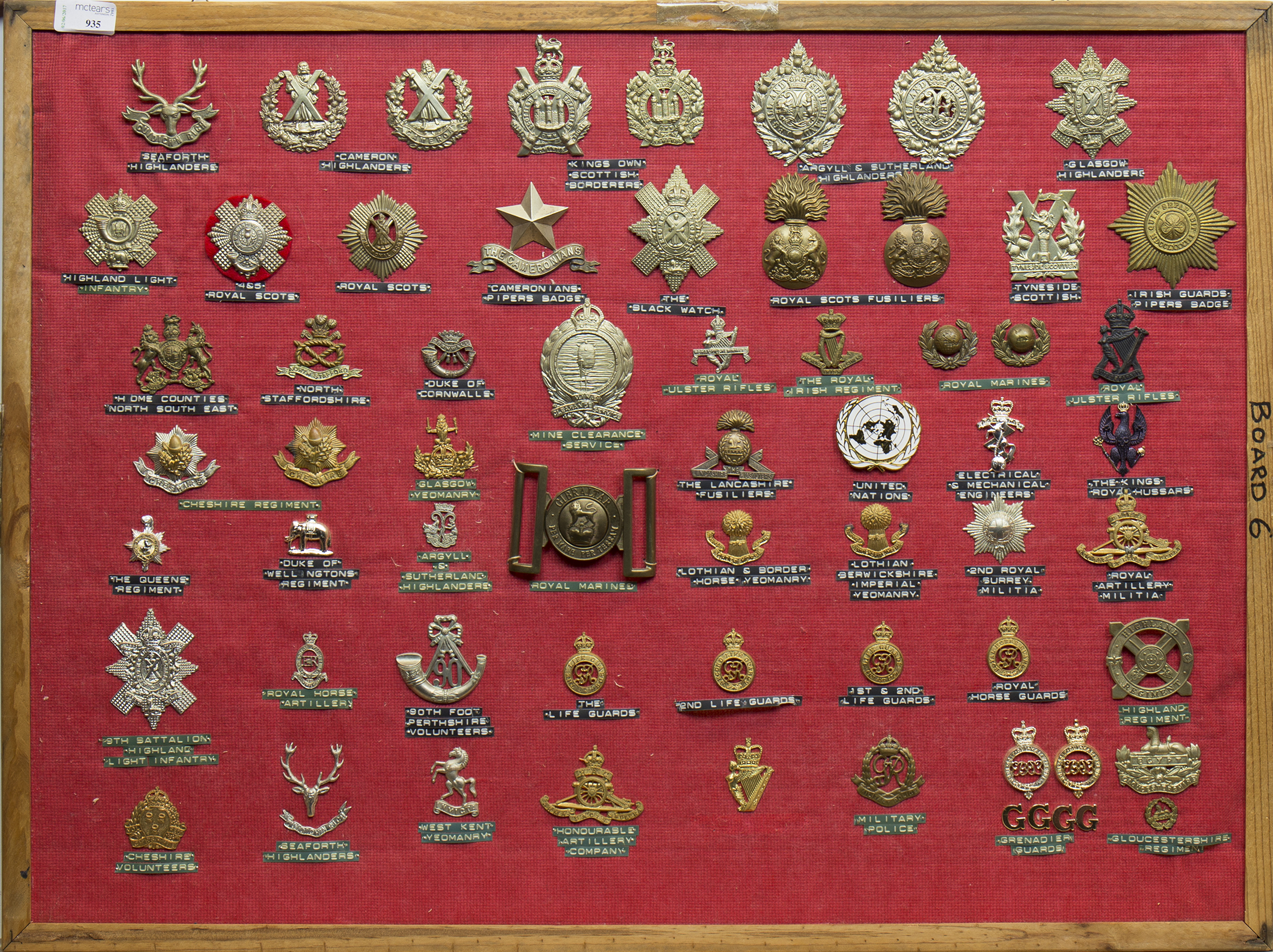 COLLECTION OF BRITISH MILITARY CAP BADGES, SHOULDER TITLES AND A BELT ...