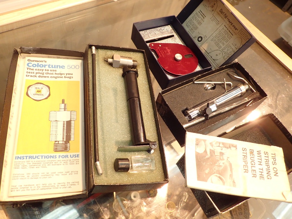 Beugler pinstriping tool with changeable wheels for various stripes ...