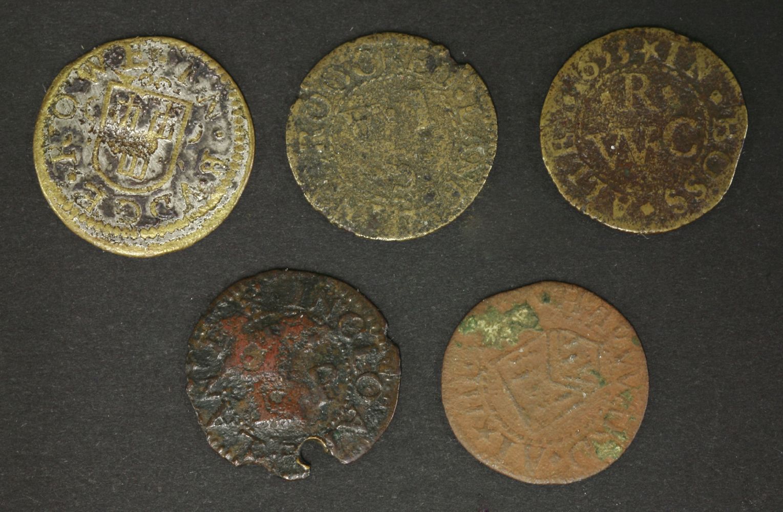 17th century English tokens - London, W R at the Three Mariners, Boss ...