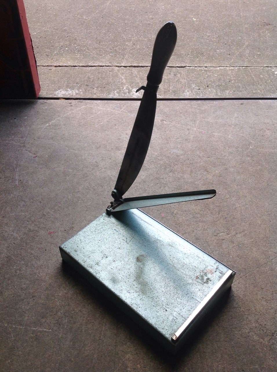 A German hand guillotine by Ideal.