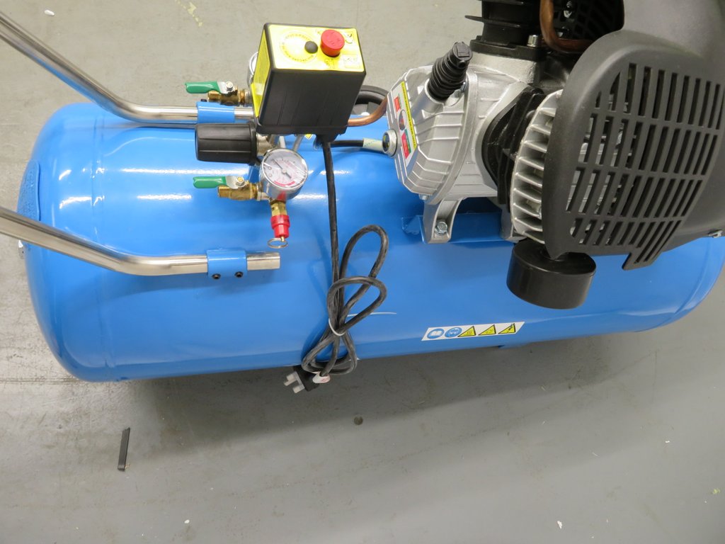 Airmaster Tiger 3hp 100 Litre Air Compressor. Model: 16/1010.