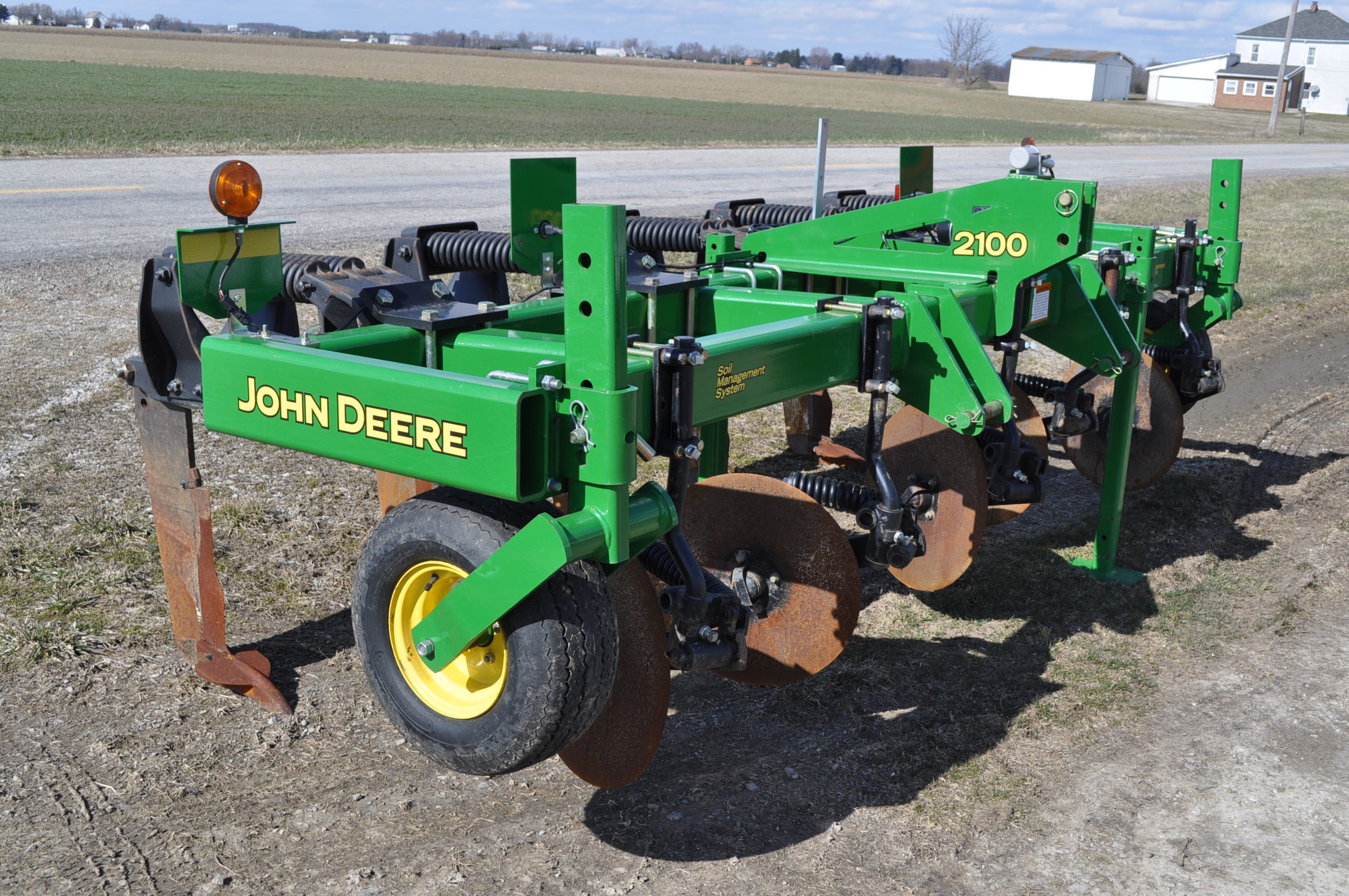 2013 John Deere 2100 minimum till 5 shank 30" inline ripper, 3 pt ...