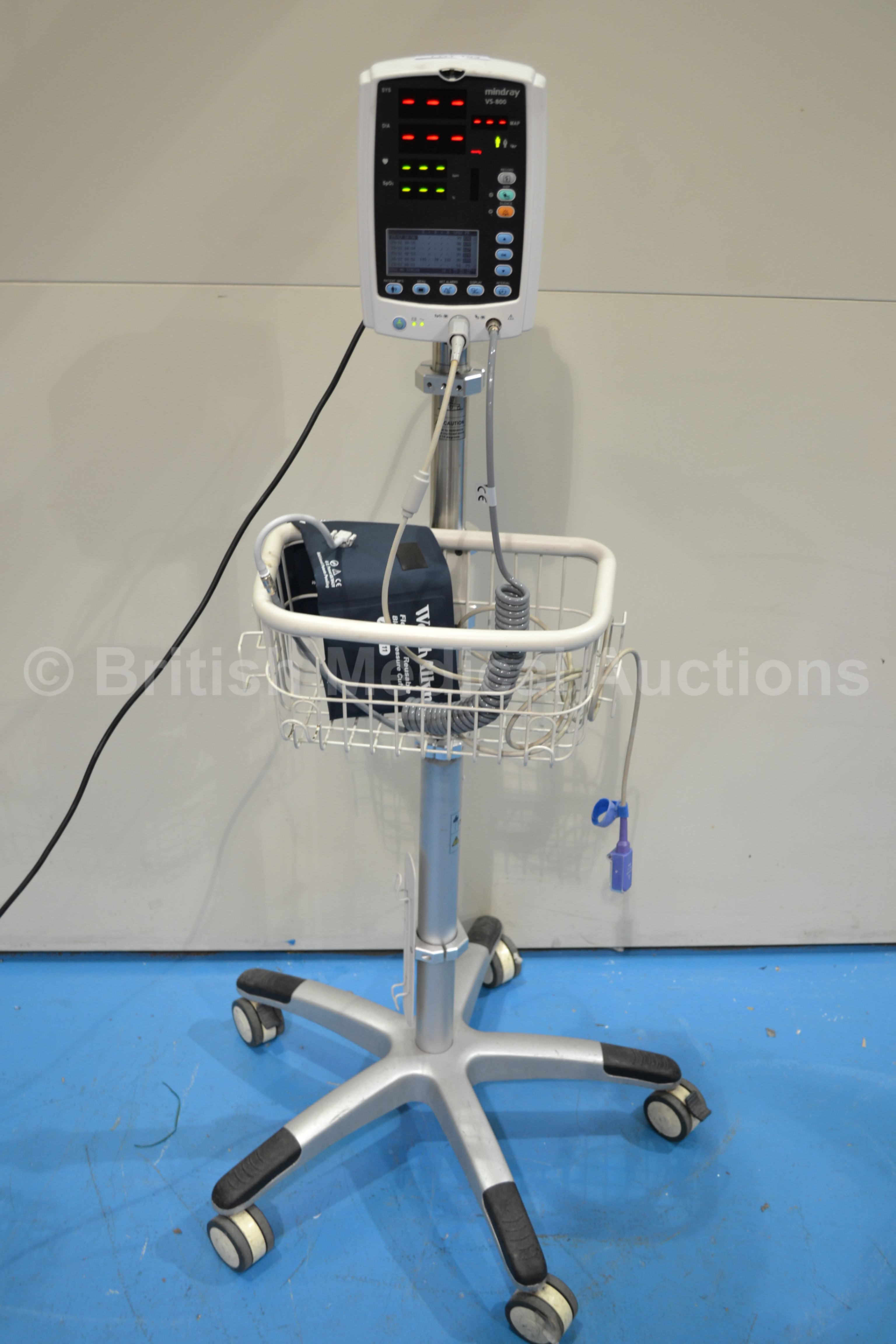 Mindray VS-800 Vital Signs Monitor On Stand with BP Cuff (Powers Up)