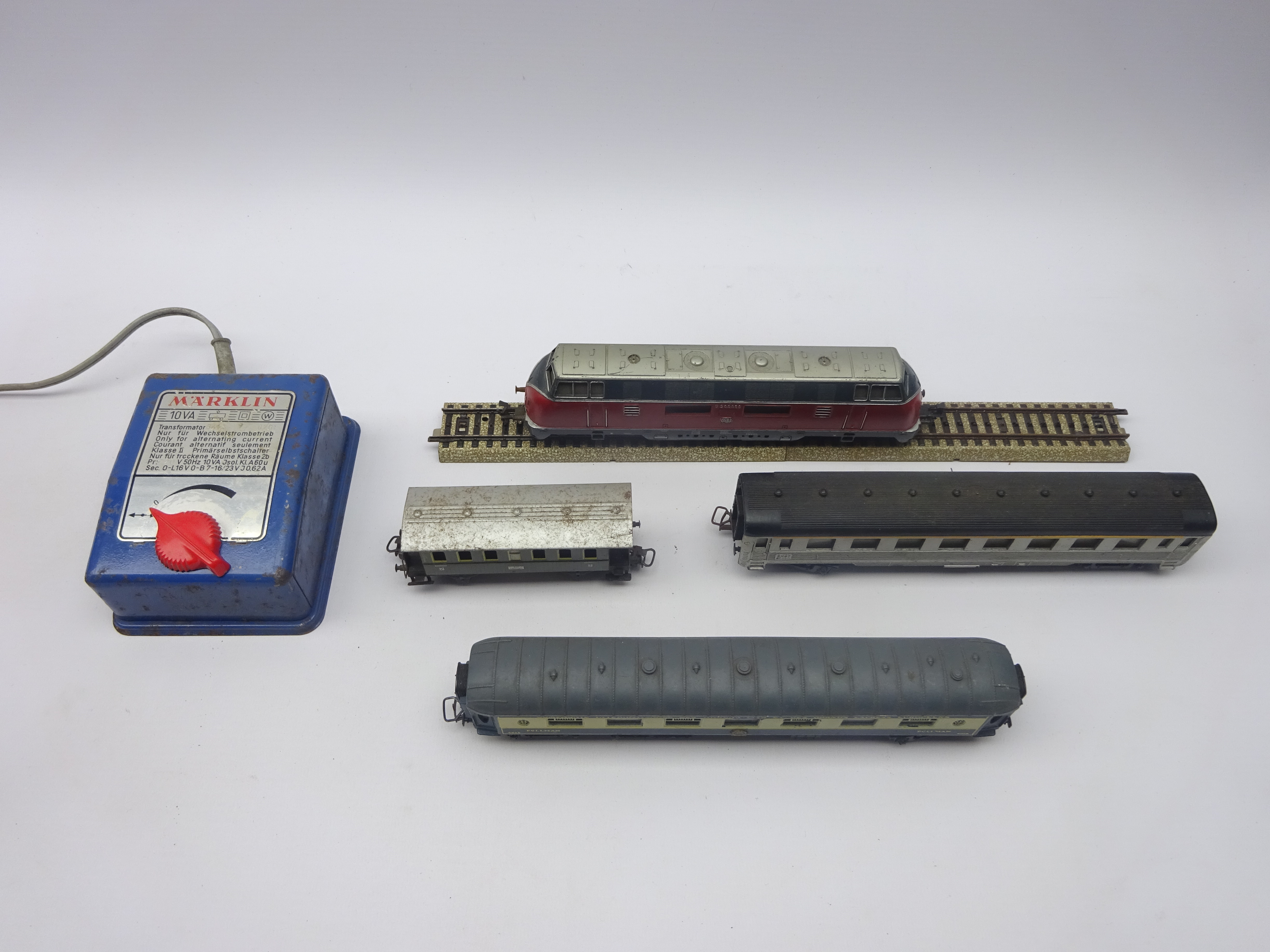 Marklin OO-gauge 3 rail model railway with locomotives, quantity of ...