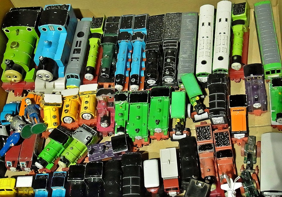 Quantity Ertl diecast Thomas the Tank Engine engines, rolling stock and ...