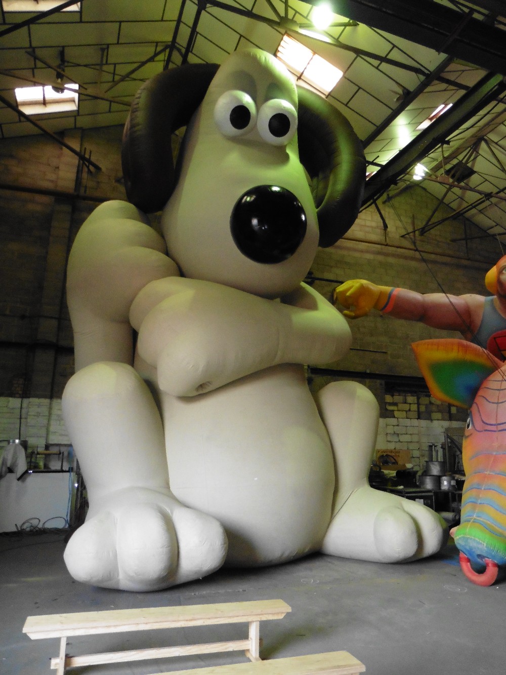 Gromit 30' tall inflatable used to promote 'Wallace and Grommit in the ...