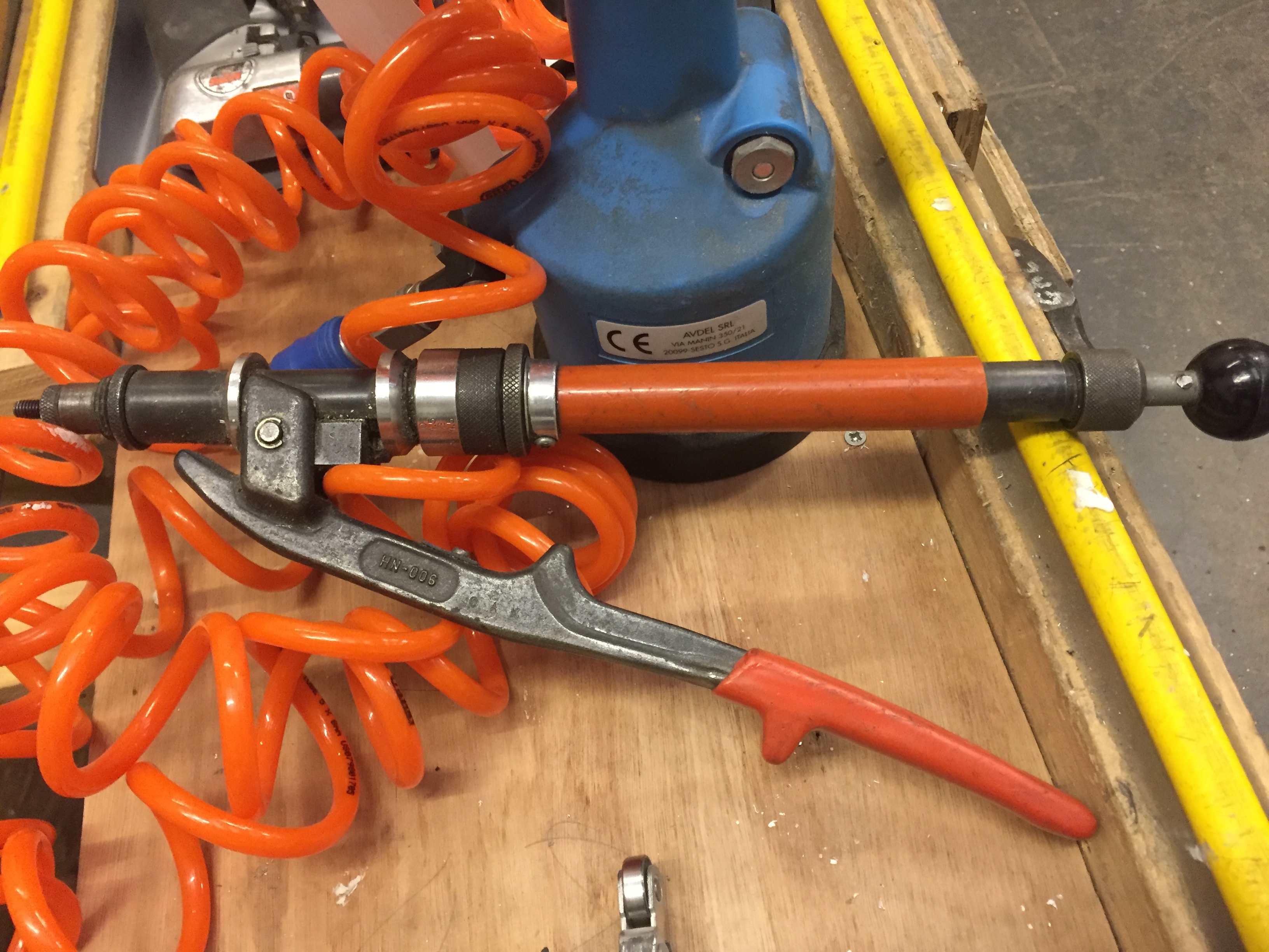 Avdel 74200 Pneumatic Thread Insert Tool with a Lobster HN006 Manual Similar