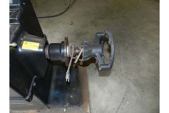 { Group of lots: 28, 29, 30 } Hofmann Geodyna 39 Tire Balancer with zip ...