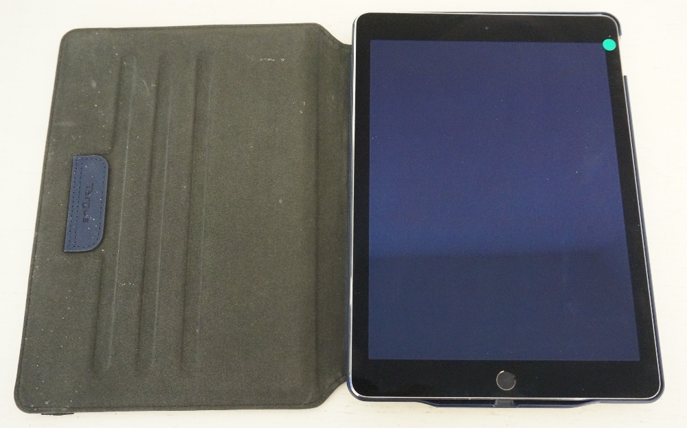APPLE IPAD AIR 2 (WIFI) 64GB - MODEL A1566 serial number: DMPNQRLVG5VW ...
