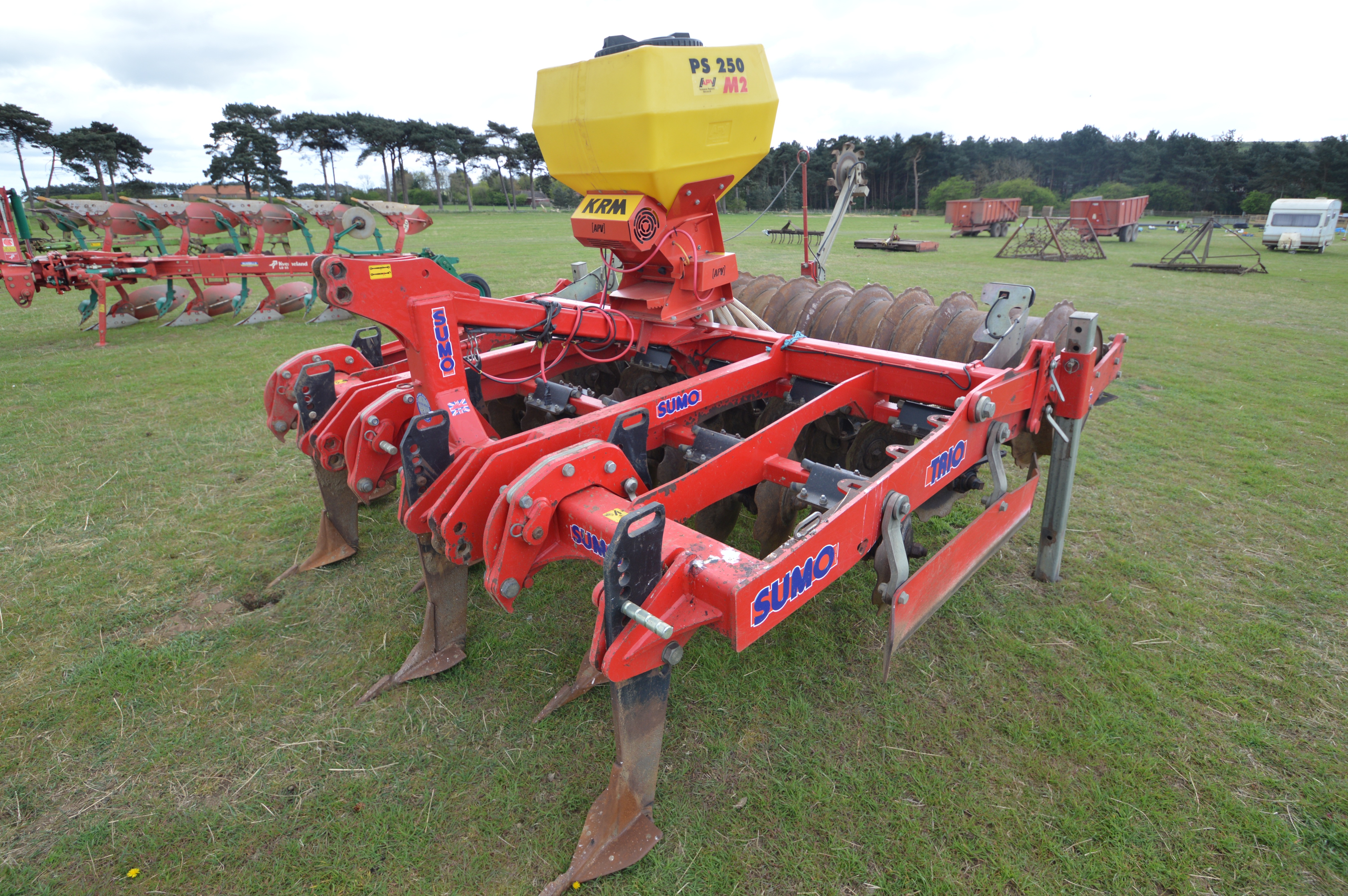 SUMO TRIO 3M CULTIVATOR (2010 ) WITH KRM 250 SEEDER