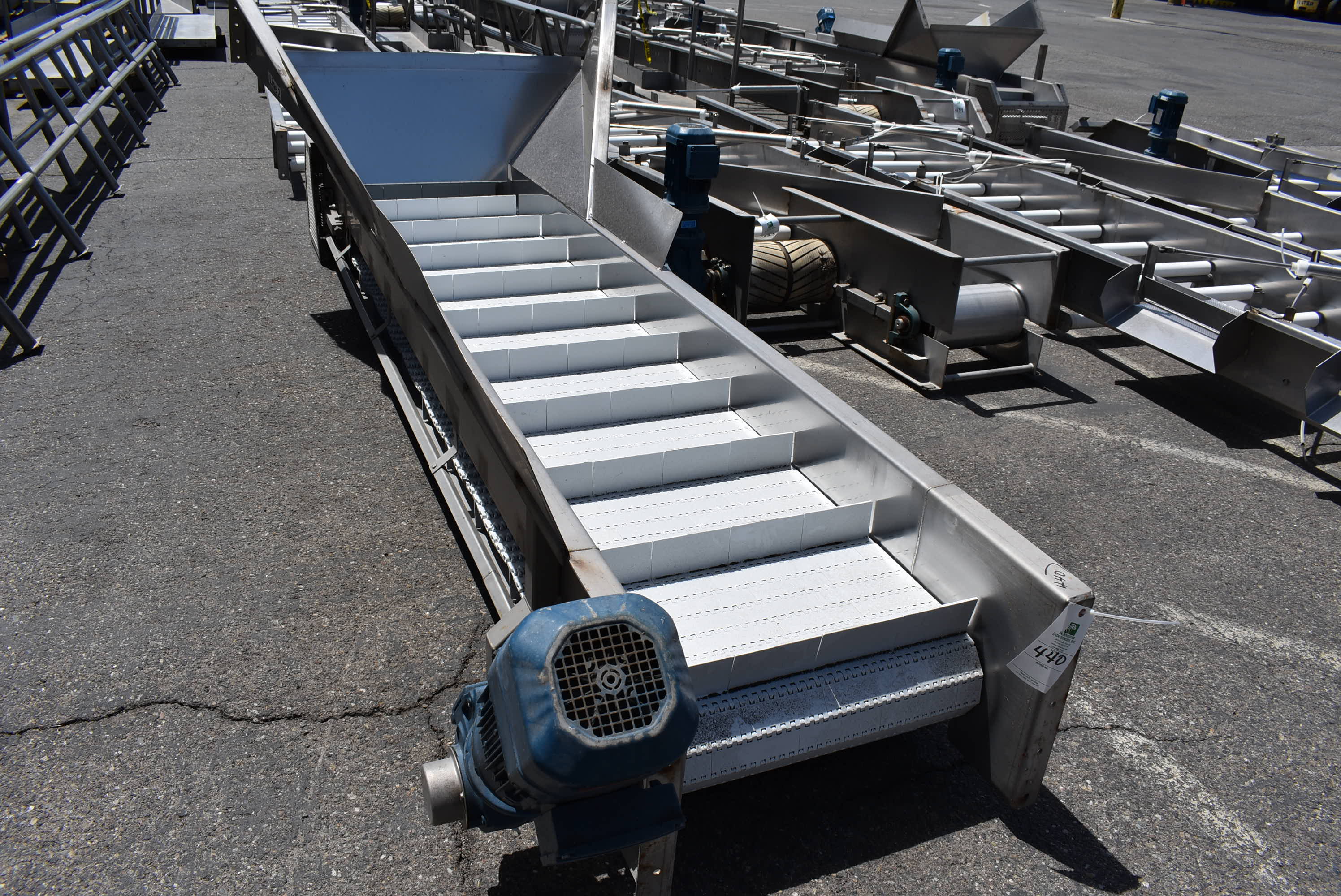Conveyor - Motorized Pleated Type Belt Conveyor, 10' Length x 24" Wide ...