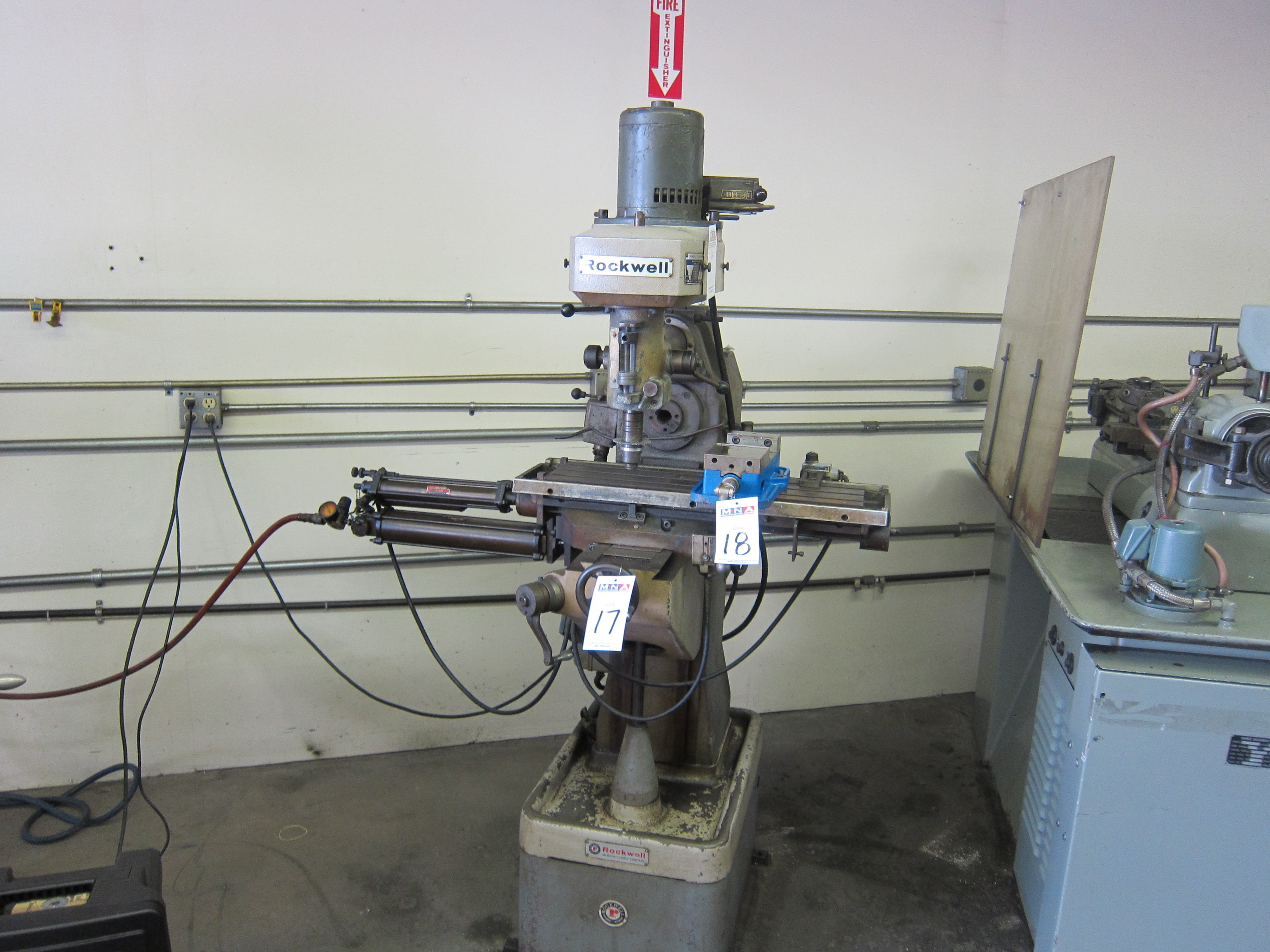 Rockwell 21-122 Horizontal Mill, vertical head, 24" x 6 1/2" table, 1 ...