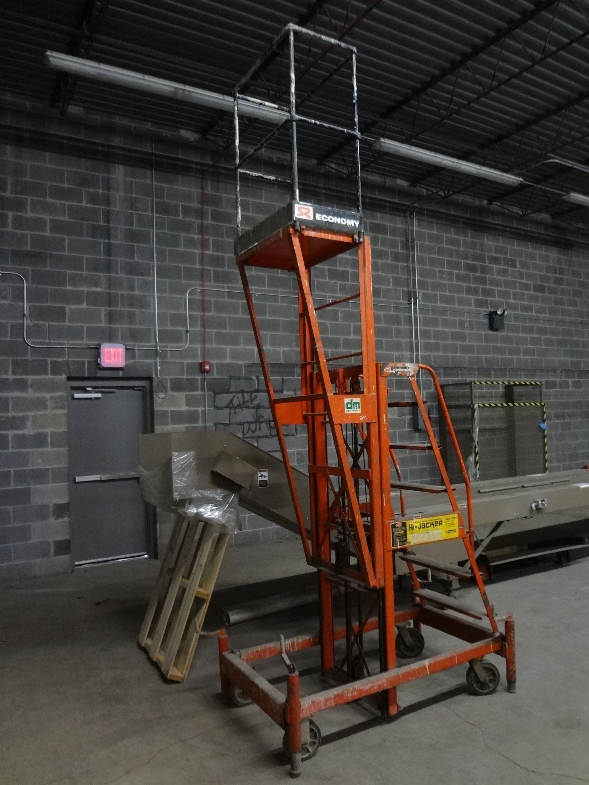 300 LB. CAPACITY X 15' MAX LIFT HEIGHT ECONOMY "HI-JACKER" MANUAL HAND ...