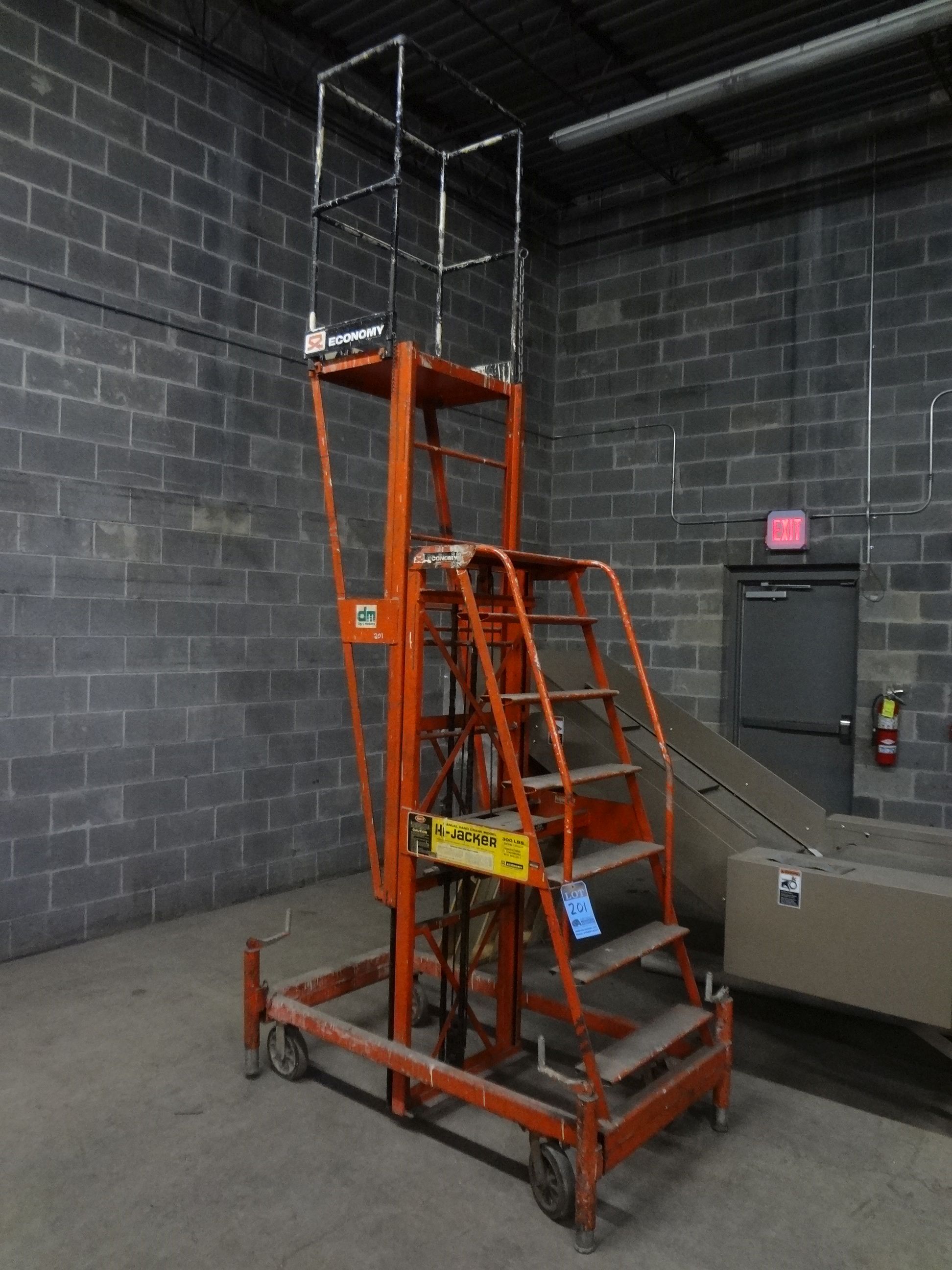 300 LB. CAPACITY X 15' MAX LIFT HEIGHT ECONOMY "HI-JACKER" MANUAL HAND ...