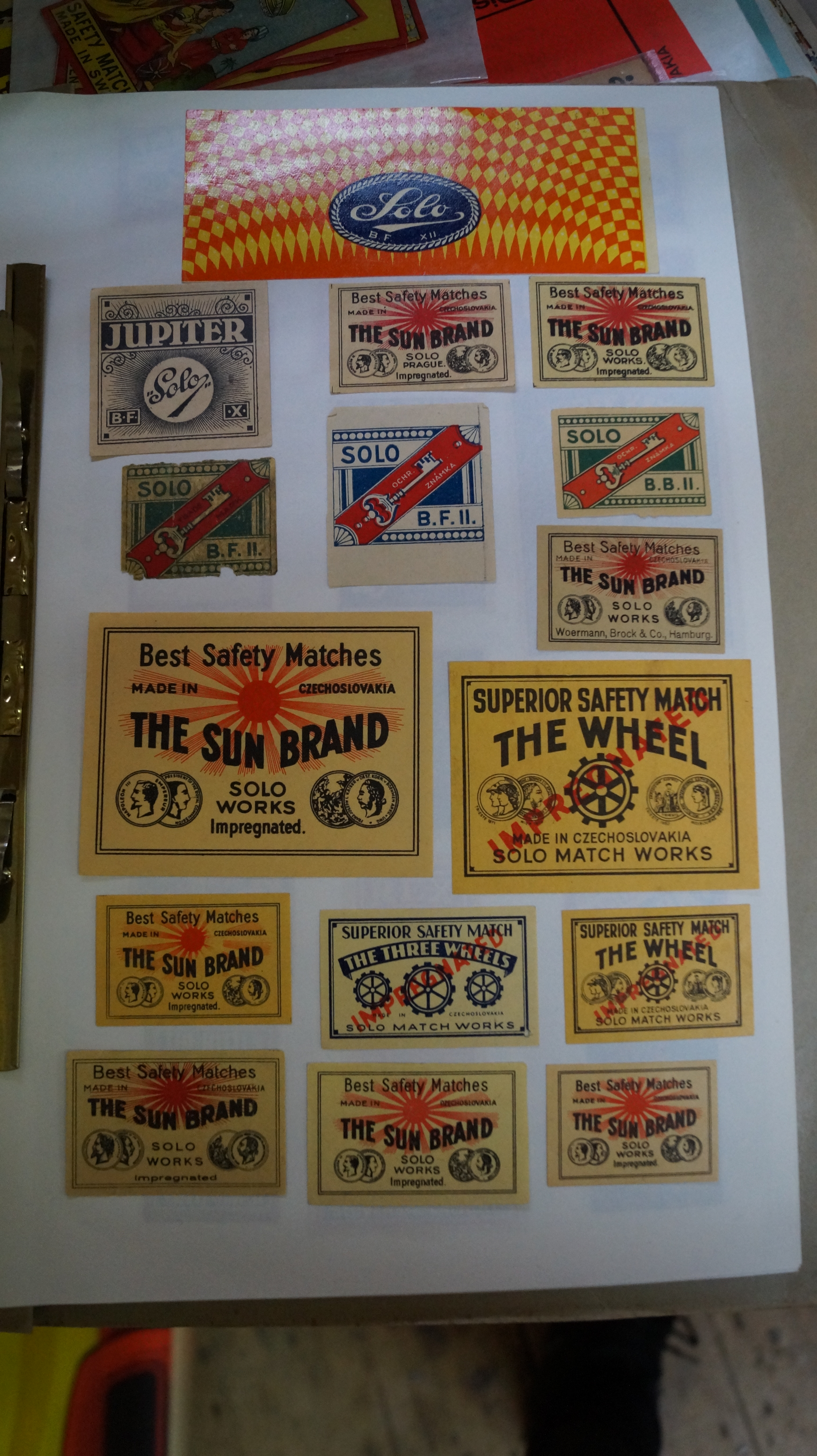 MATCHBOX LABELS: A world collection contained in sixteen card folders ...