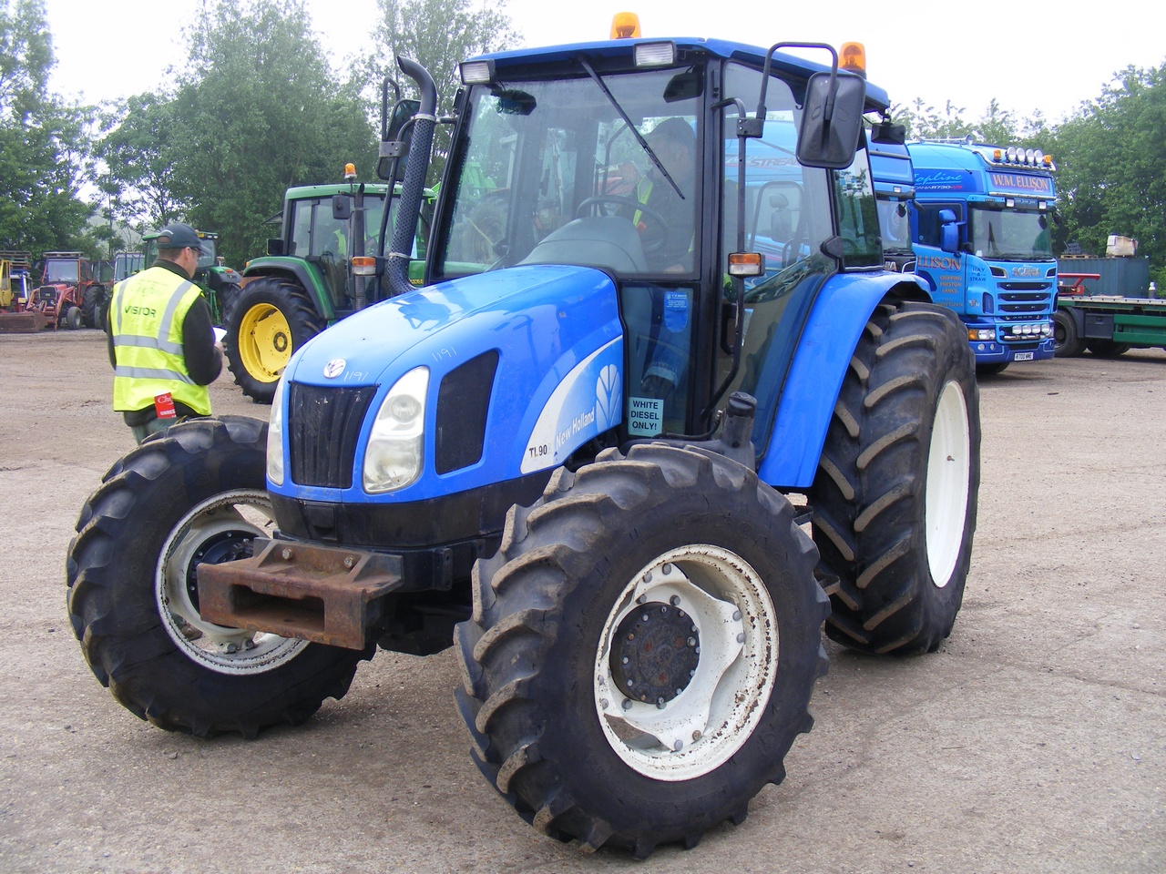 2005 New Holland TL90A Tractor