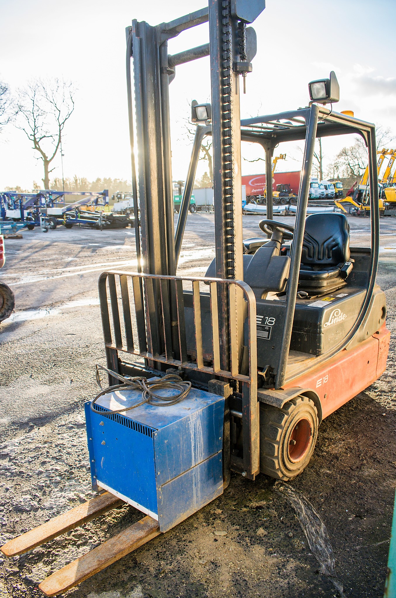 Linde E18 battery electric fork lift truck Year: 2002 S/N: 35N0521 c/w ...
