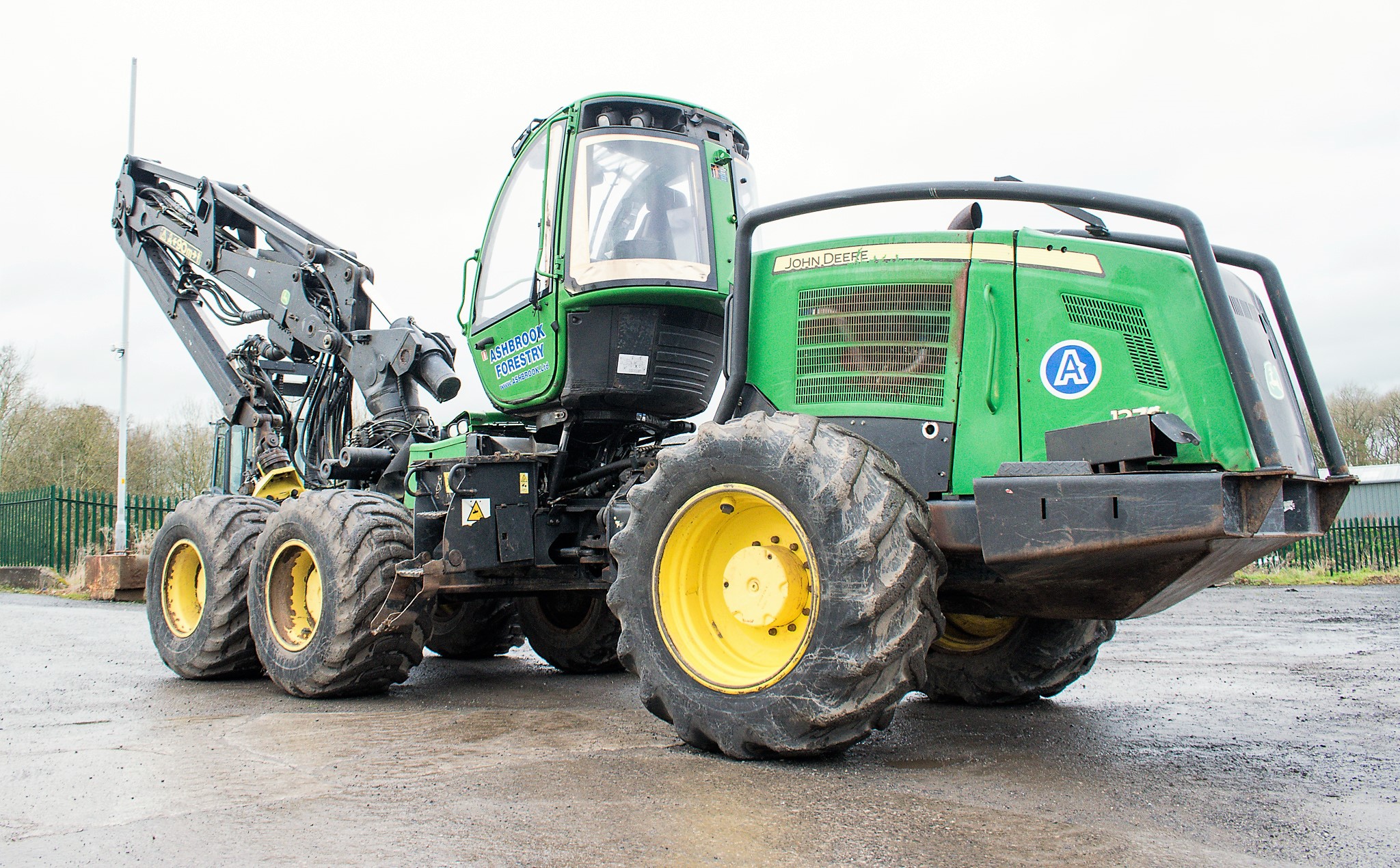 John Deere 1270 E 6 wheel harvester Year: 2009 S/N: WJ1270E001649 ...