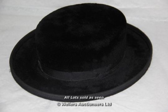 MORSON KRAUSZ HATTERS HAT / GRADE: UNCLAIMED PROPERTY (DC1)[{AISLE 21}]