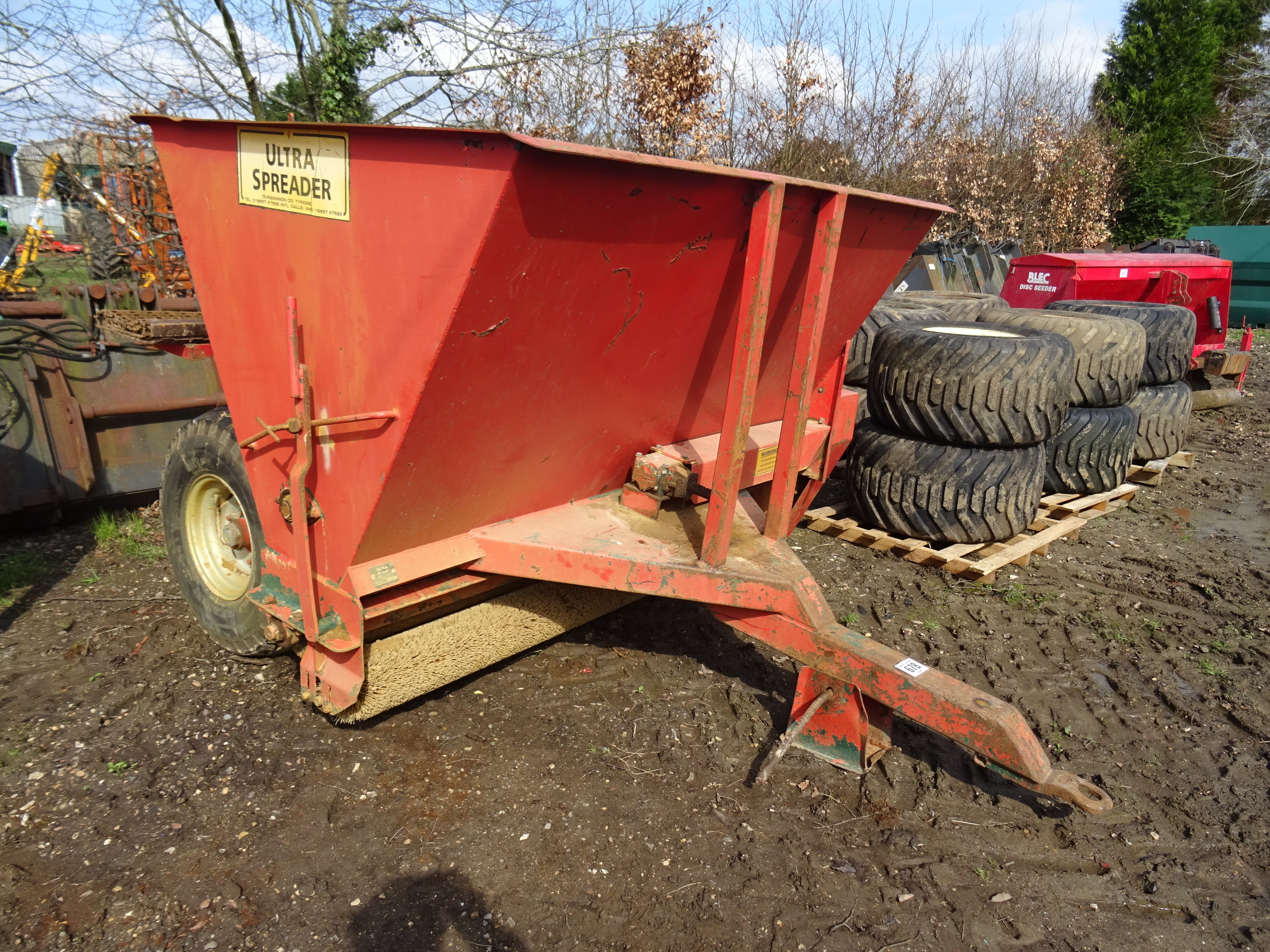 Ultra 2m drop sand spreader