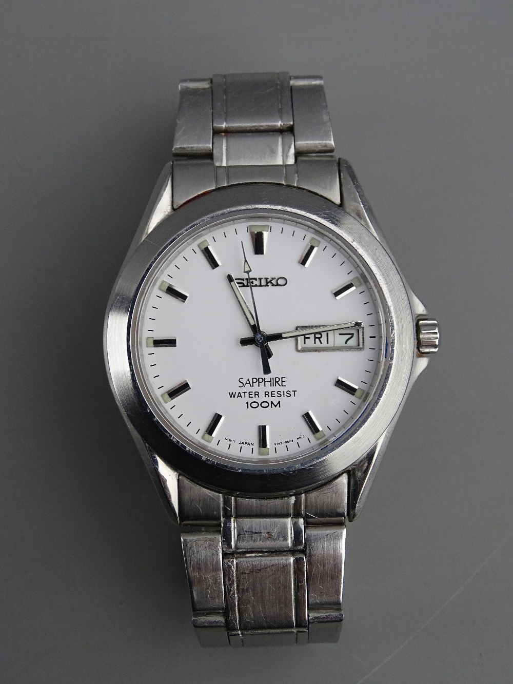 A BOXED GENT'S SEIKO SAPPHIRE WATER RESISTANT AUTOMATIC CALENDAR ...