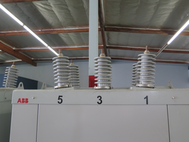 2016 ABB Type R-MAG Vacuum Circuit Breaker SO MB30160ZZMH5KBL421 w/ 38 ...