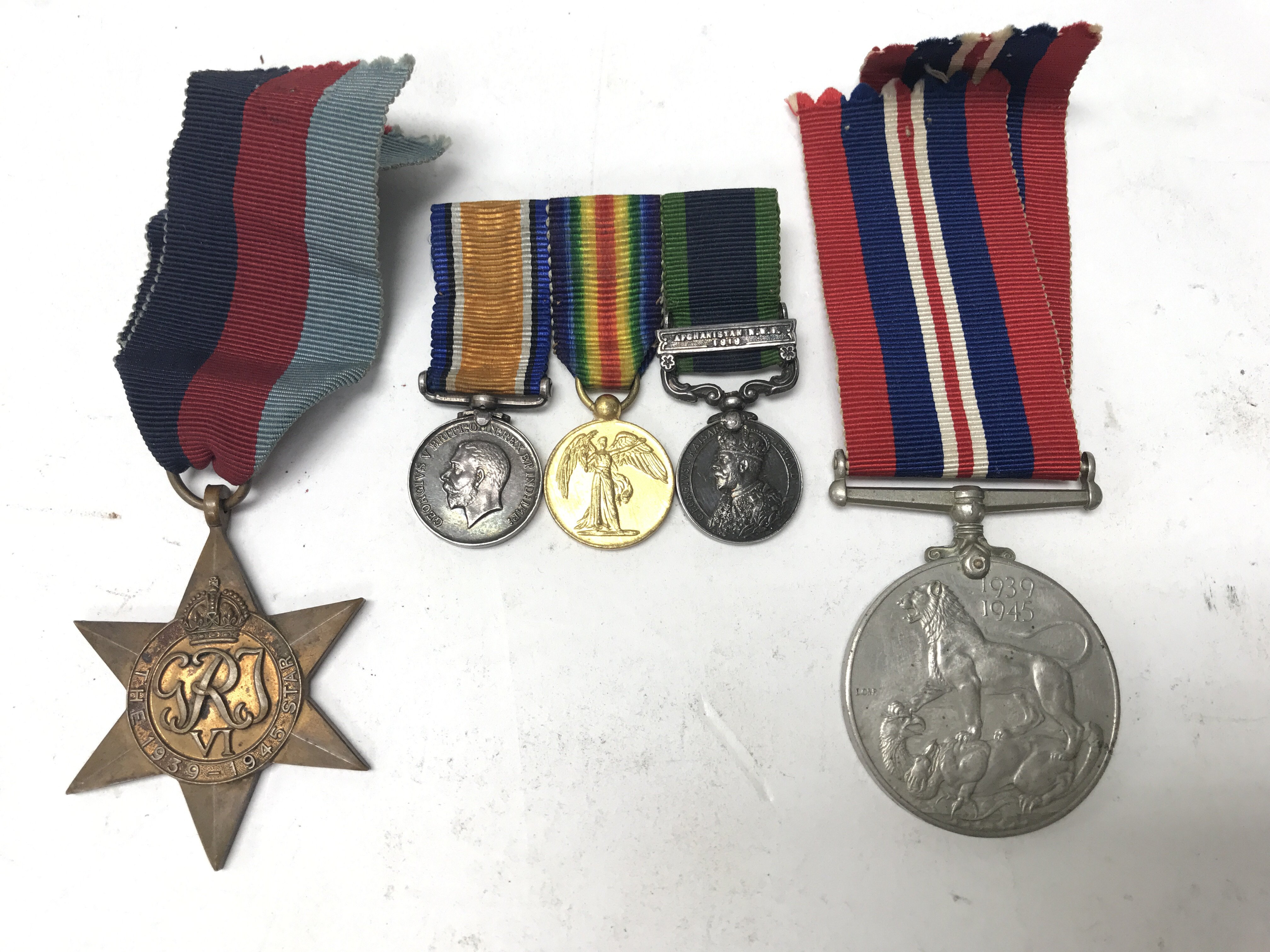 A group of first and Second World War medals including the 1919 Peace ...