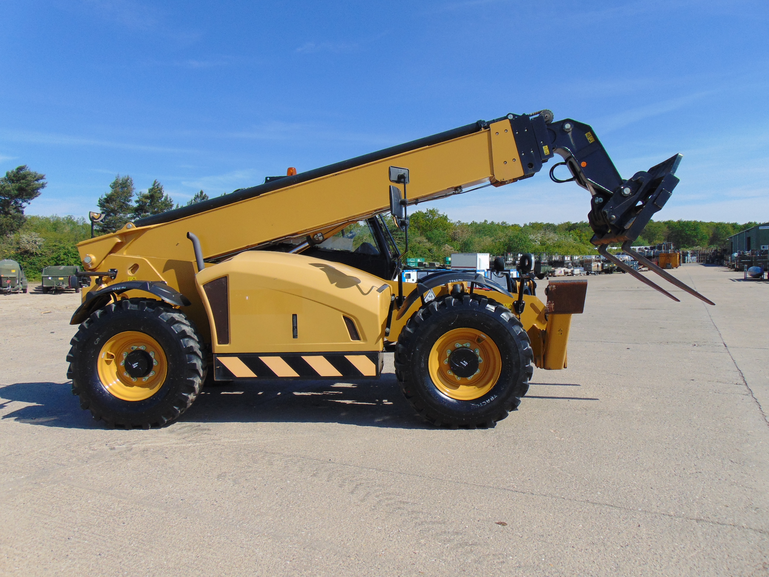 You are bidding on a 2014 Caterpillar TH417GC 4.0 ton Telehandler. This ...