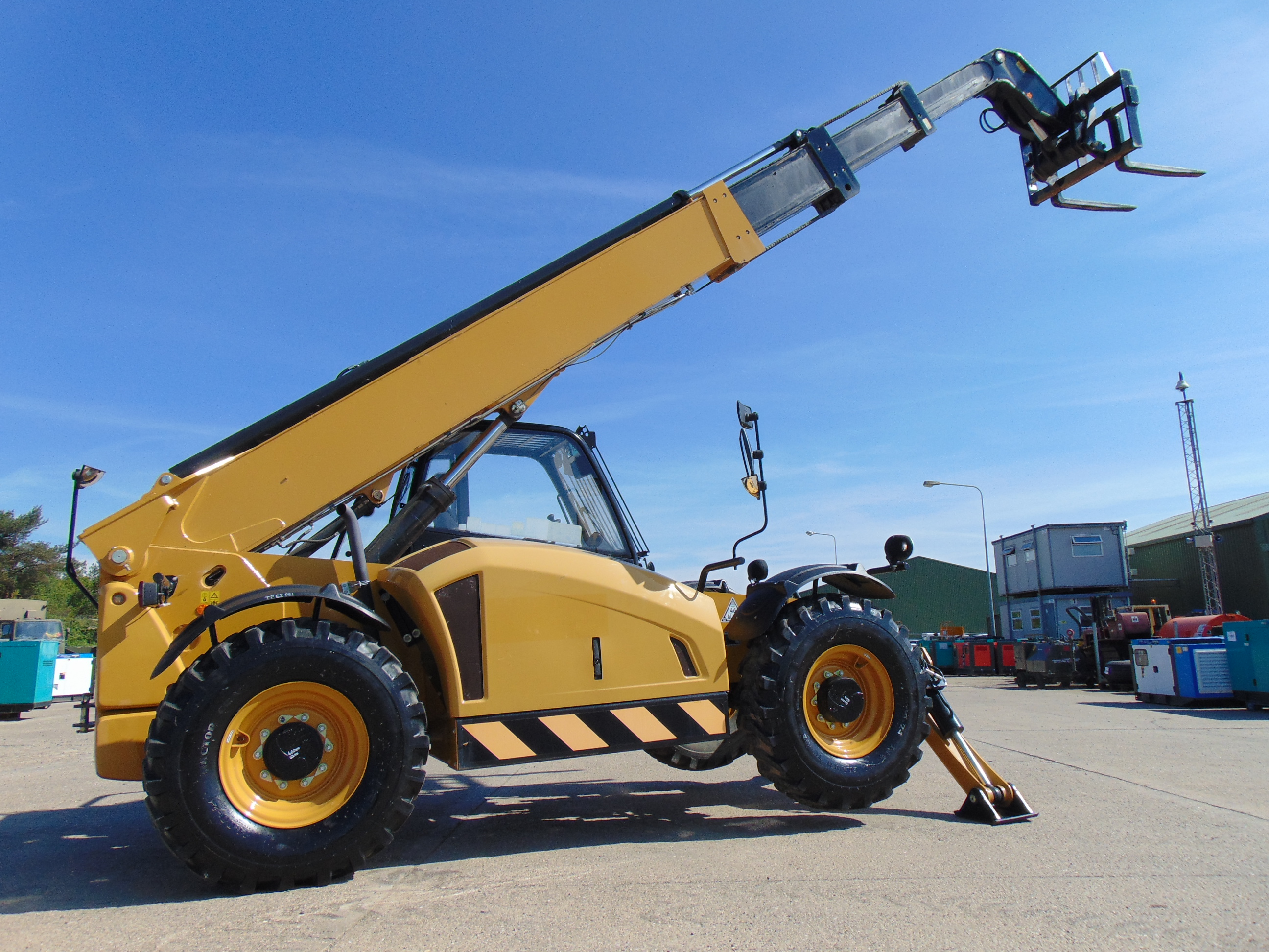 You are bidding on a 2014 Caterpillar TH417GC 4.0 ton Telehandler. This ...