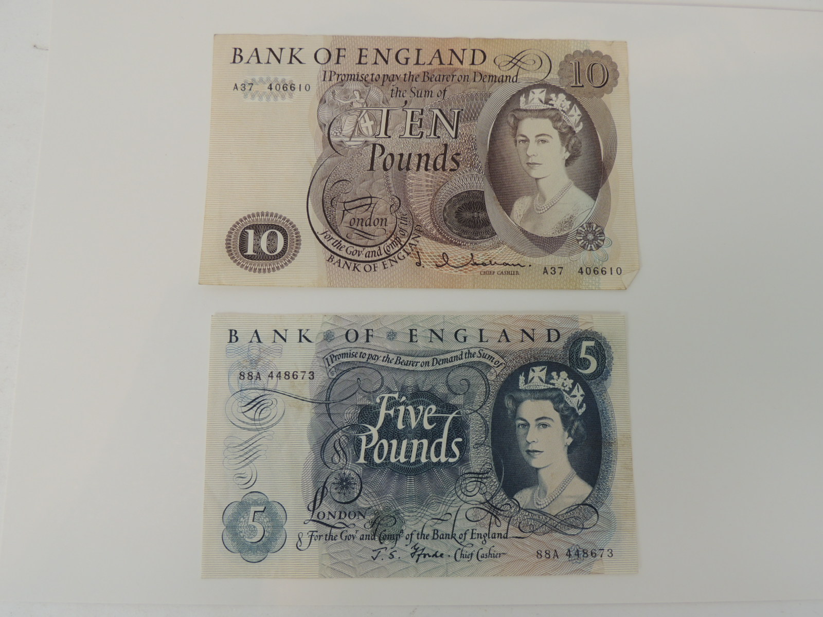 A Bank of England white £5 note signed Beale and dated 1949 P17 026394 ...