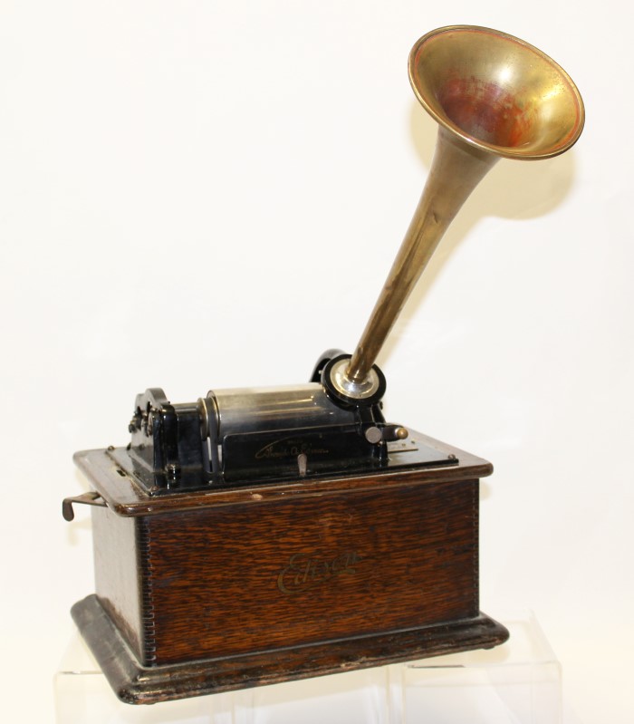 Early 20th century Edison wind-up phonograph with winding handle ...